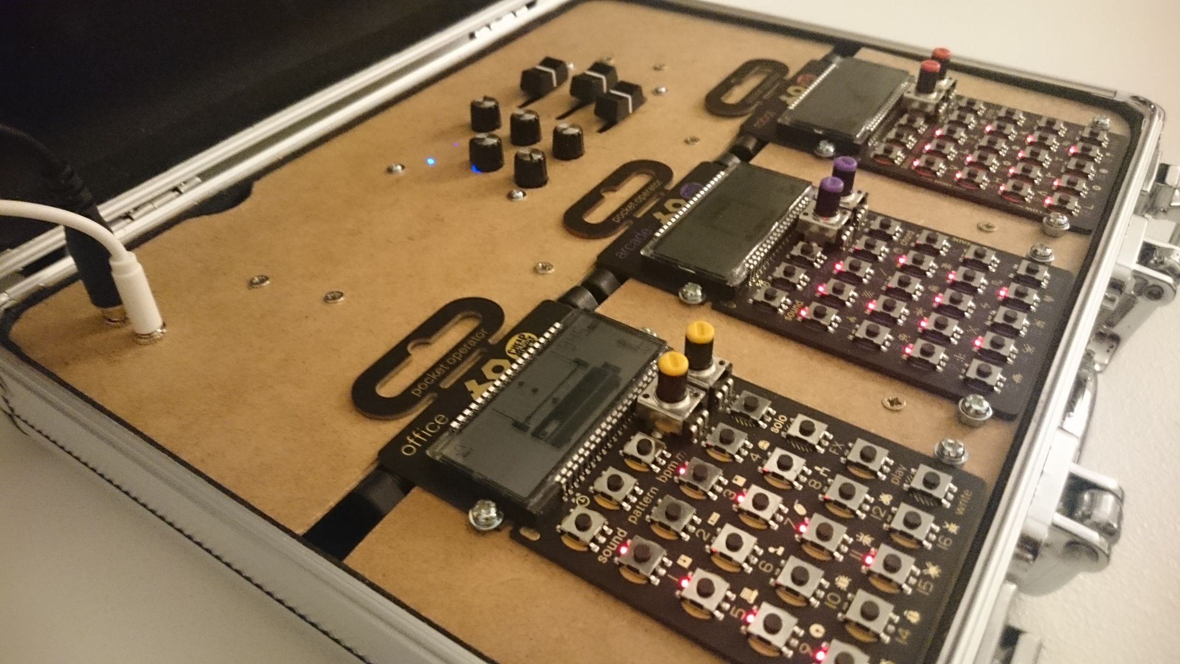 Pocket Synth Briefcase : 8 Steps (with Pictures) - Instructables