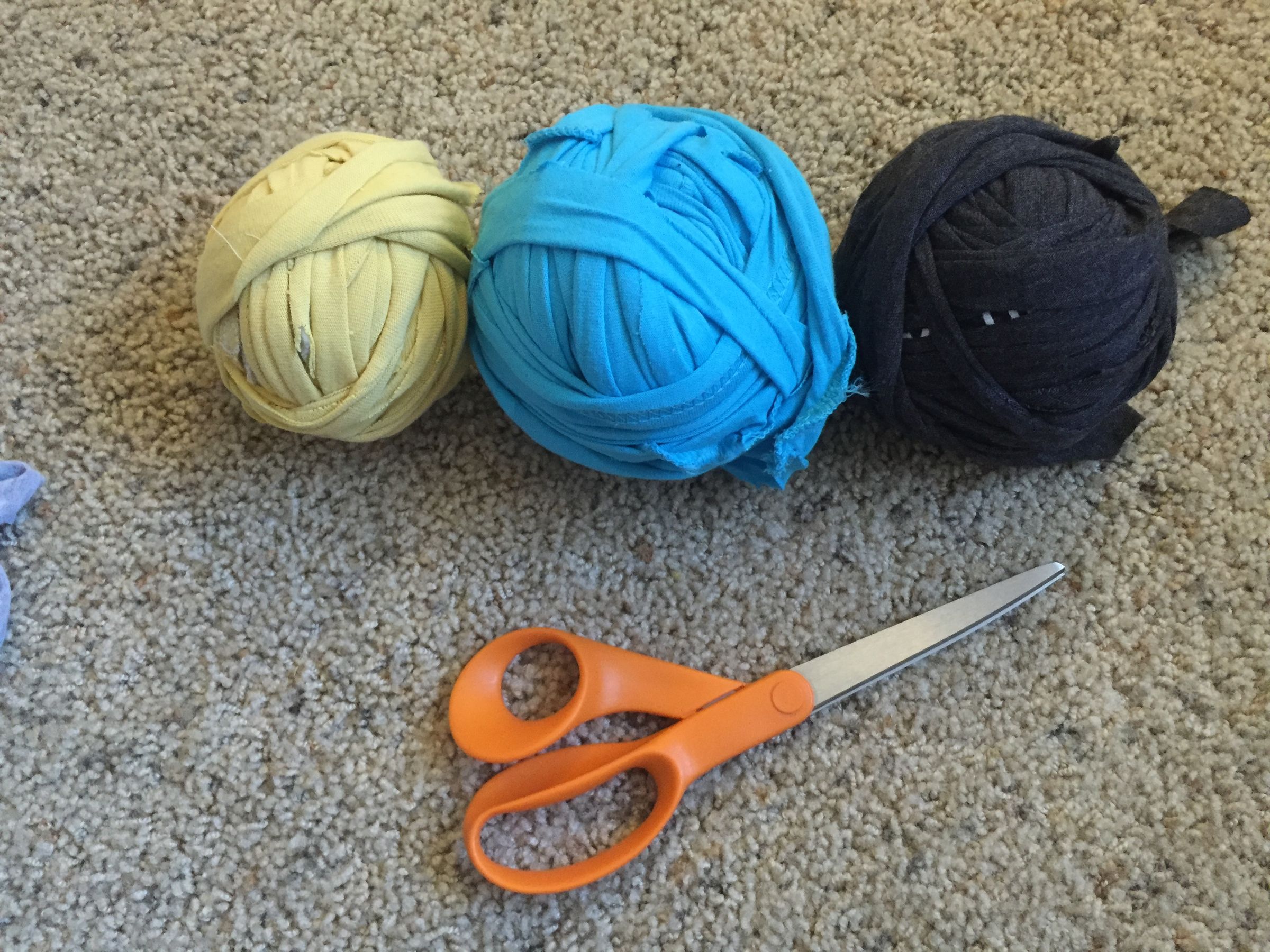 Braided T-shirt Rug : 5 Steps (with Pictures) - Instructables