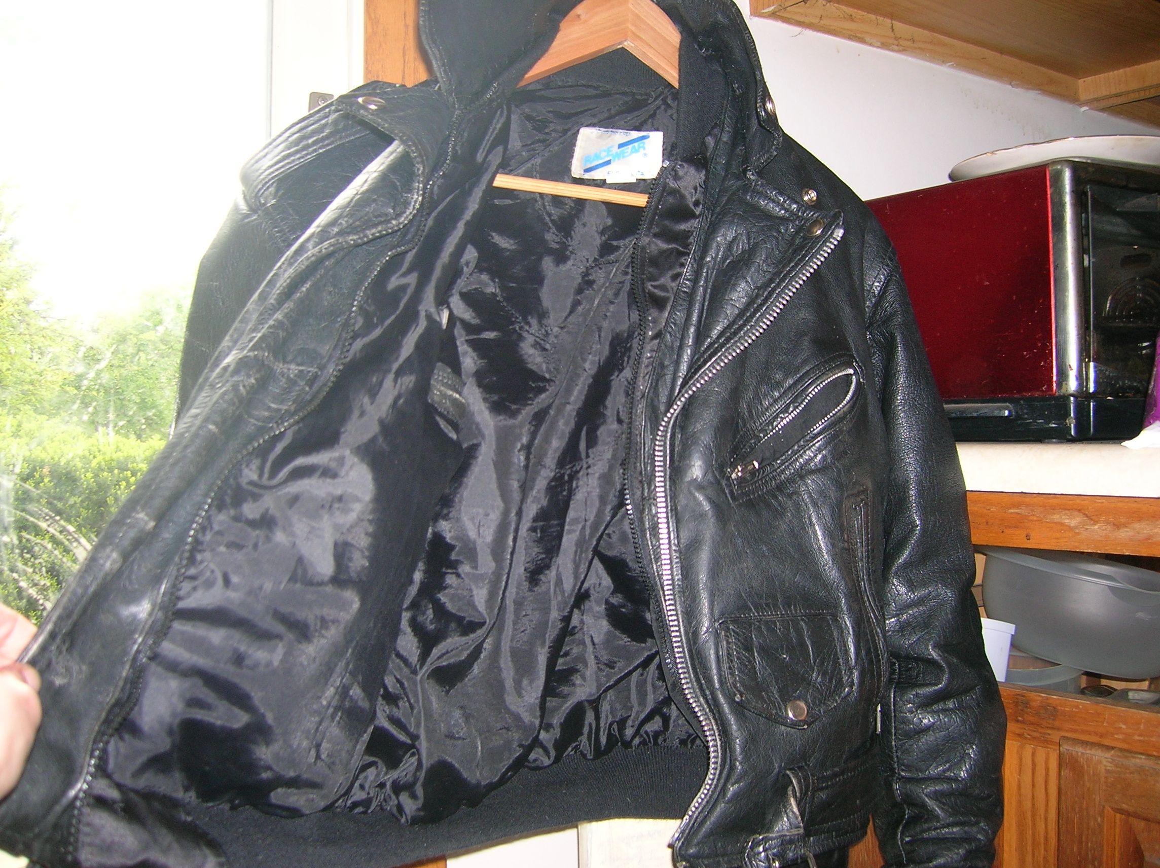 How to Repair a Leather Jacket by Hand : 6 Steps - Instructables