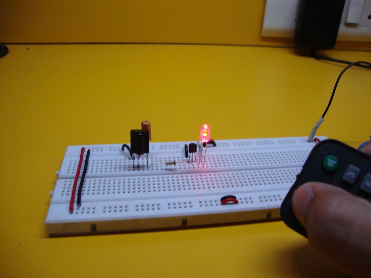 10 Breadboard Projects for Beginners : 17 Steps (with Pictures ...