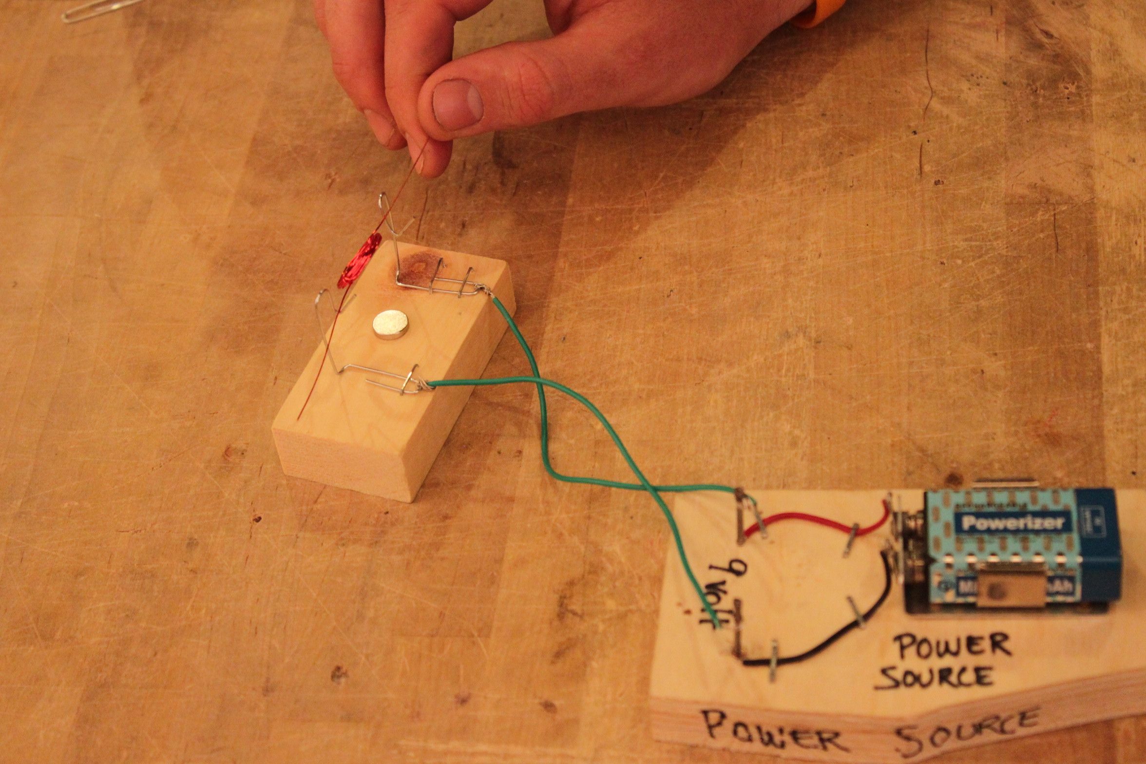 How to Make a Simple Motor : 8 Steps (with Pictures) - Instructables