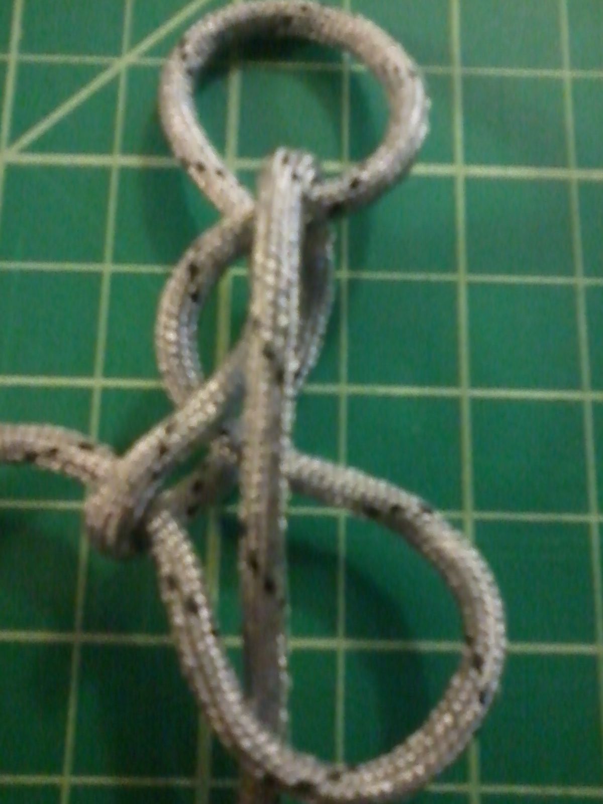 Paracord Cross-Knot Cross : 12 Steps - Instructables