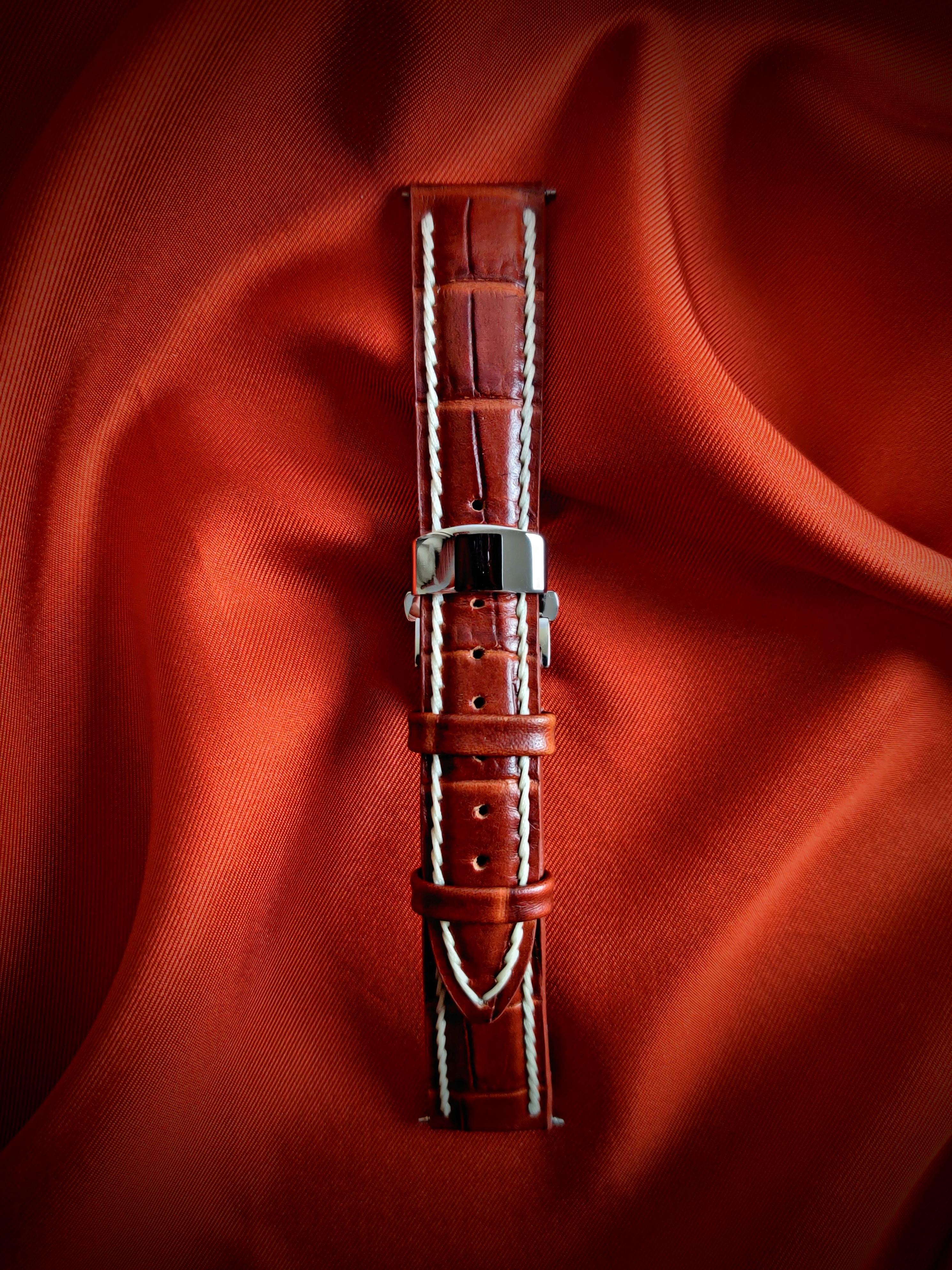 The Art of Luxury Leathercraft: Handcrafting a Leather Watch Strap : 25 ...