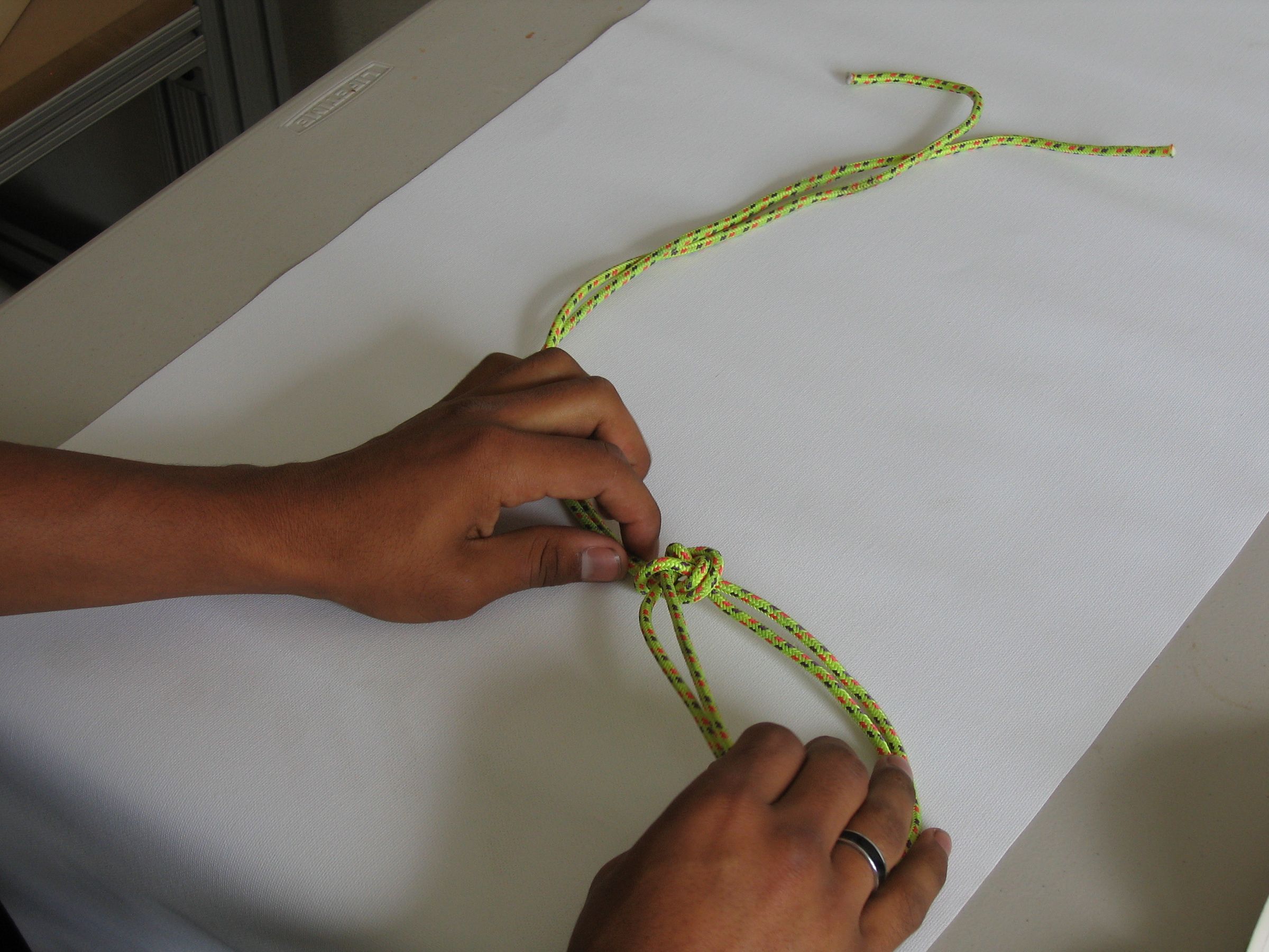 How to Tie a Fire-escape Knot : 6 Steps - Instructables