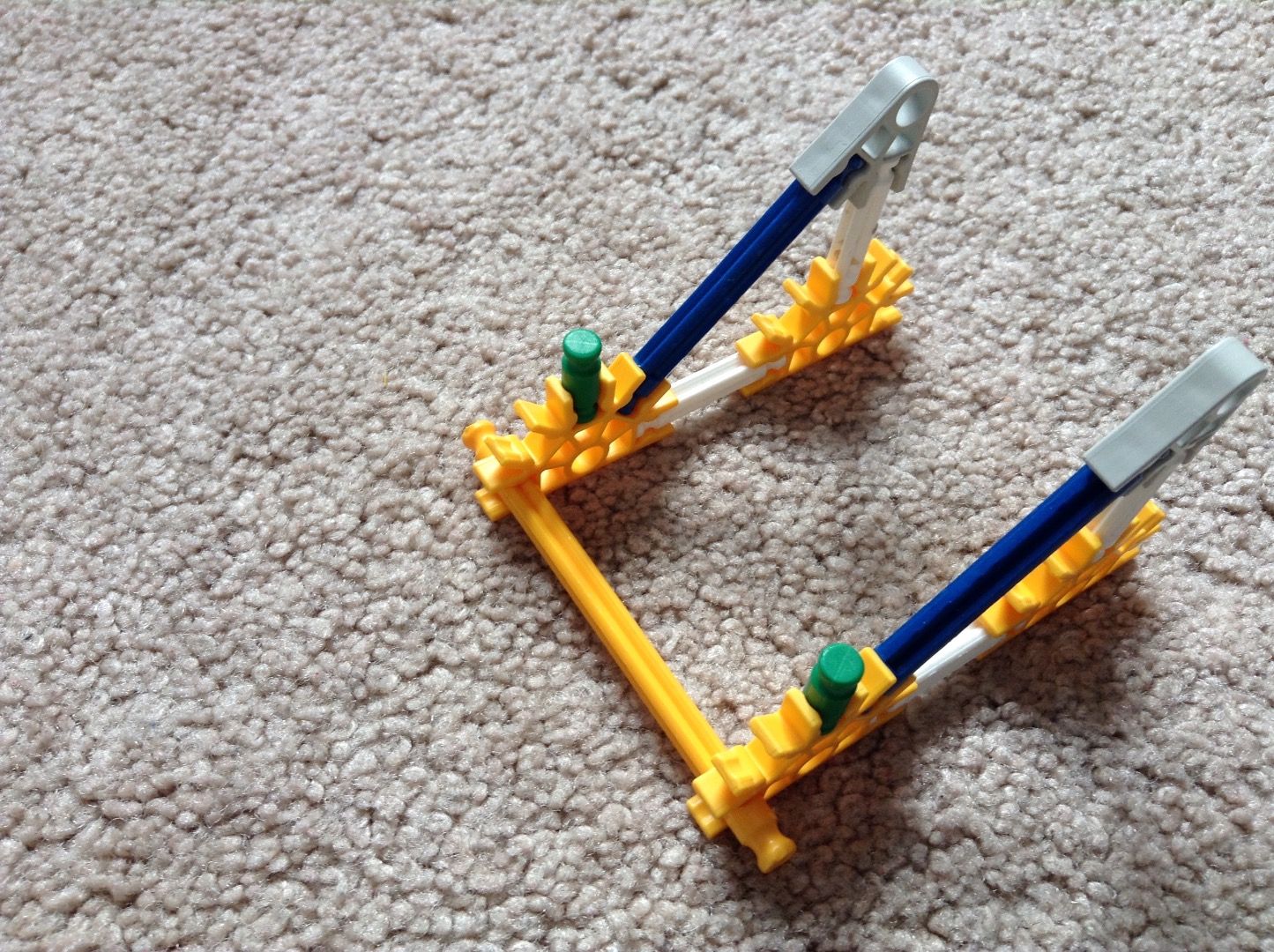 K'NEX IPhone/IPad/IPod Stand V.2 : 3 Steps - Instructables