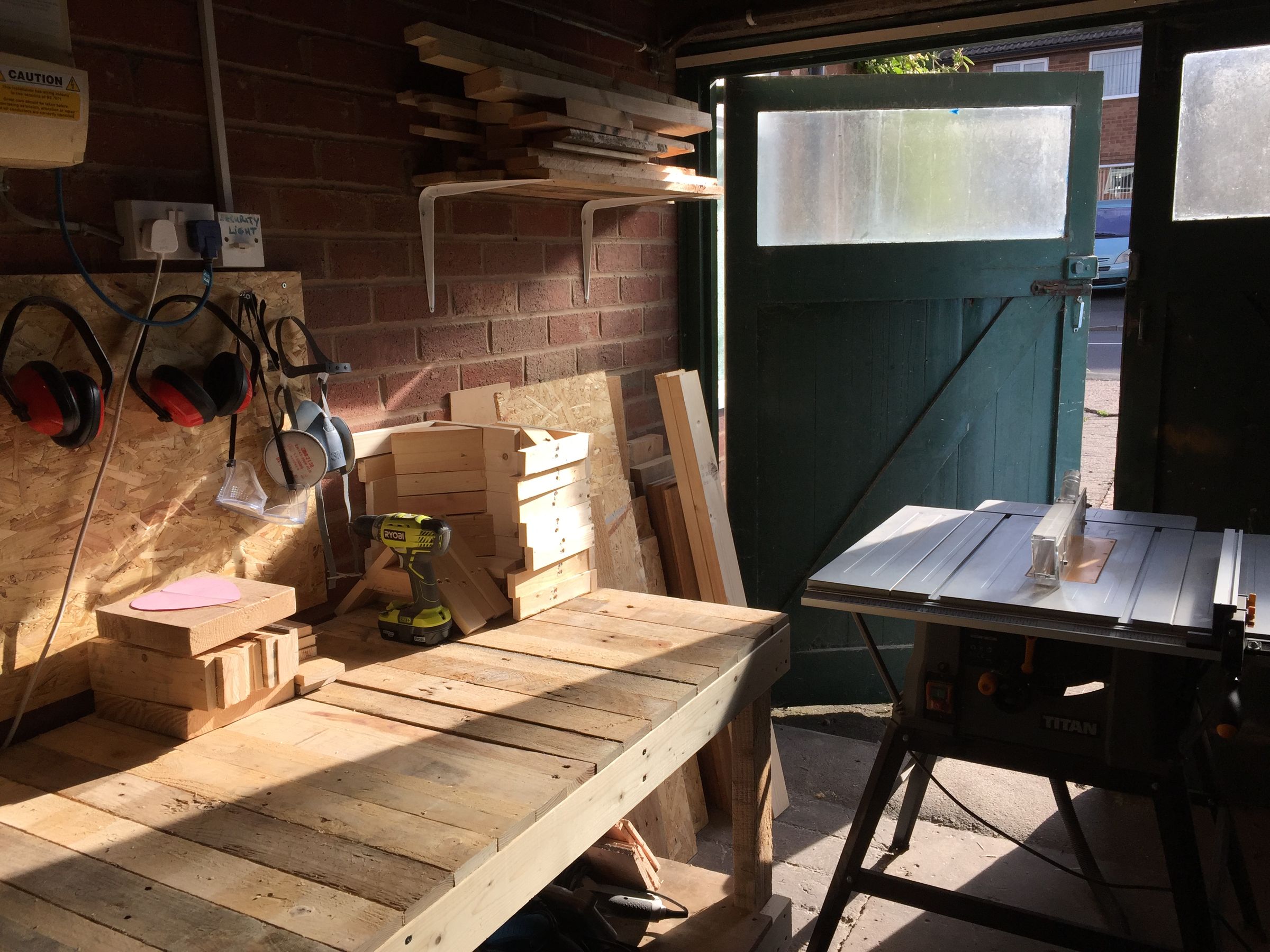 Pallet Wood Workbench. : 6 Steps (with Pictures) - Instructables