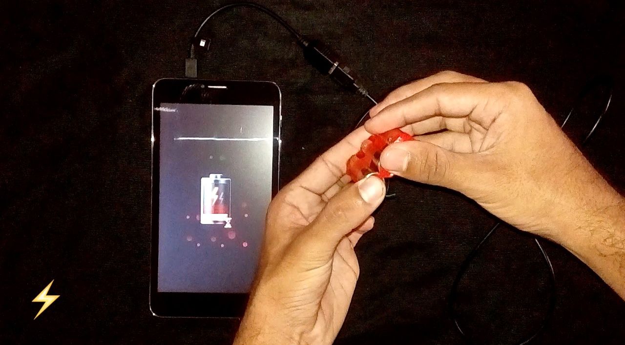 EMERGENCY PHONE CHARGING HACK : 11 Steps (with Pictures) - Instructables