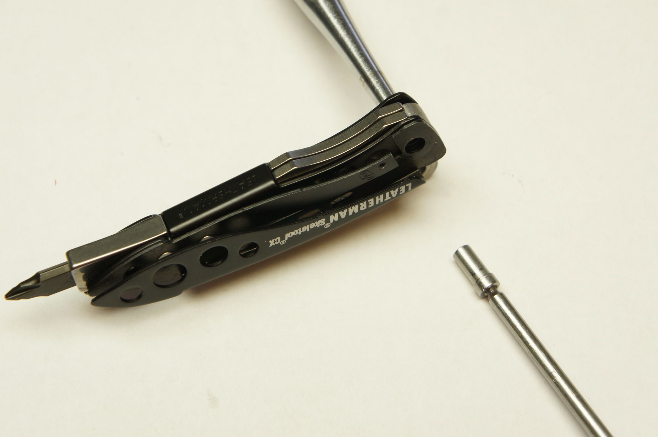 How to Take Apart and Reassemble a Leatherman Skeletool Multi-tool : 9 ...