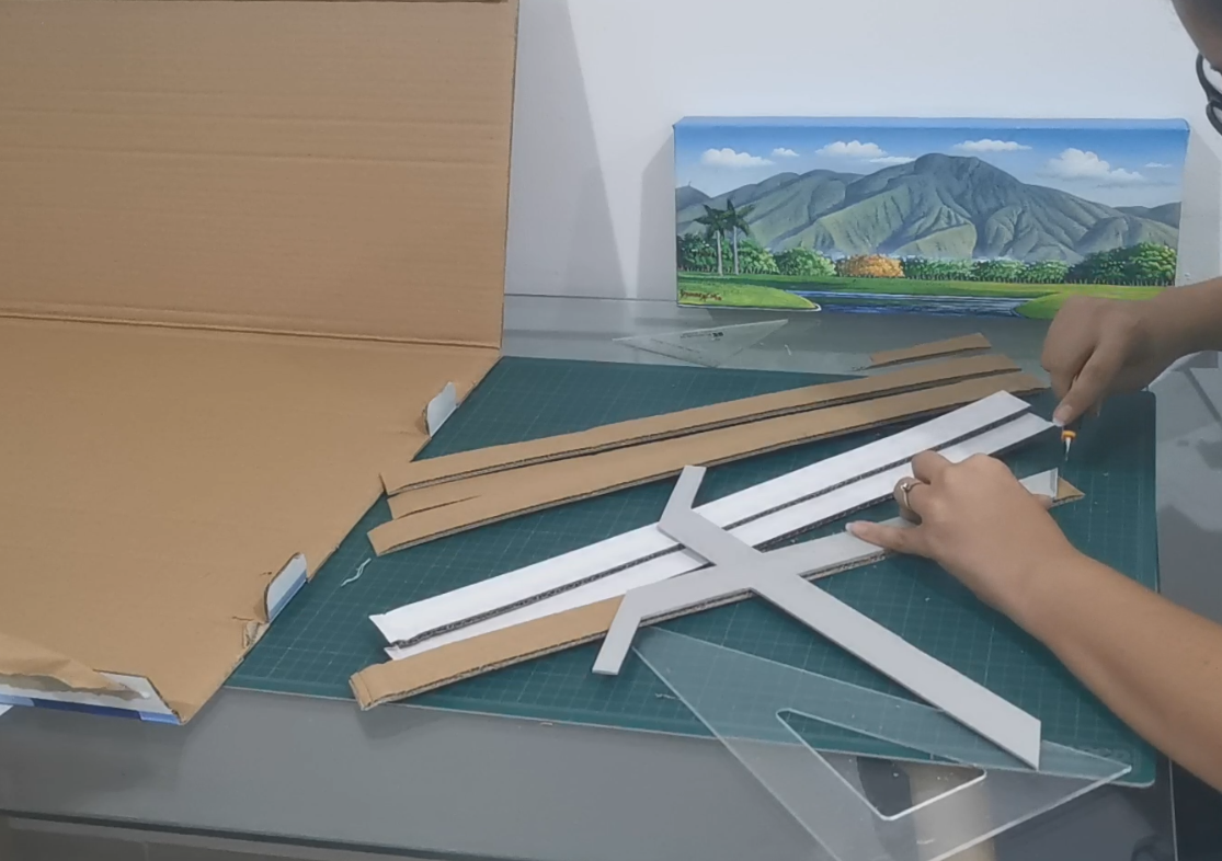 Cardboard Lapdesk : 16 Steps (with Pictures) - Instructables