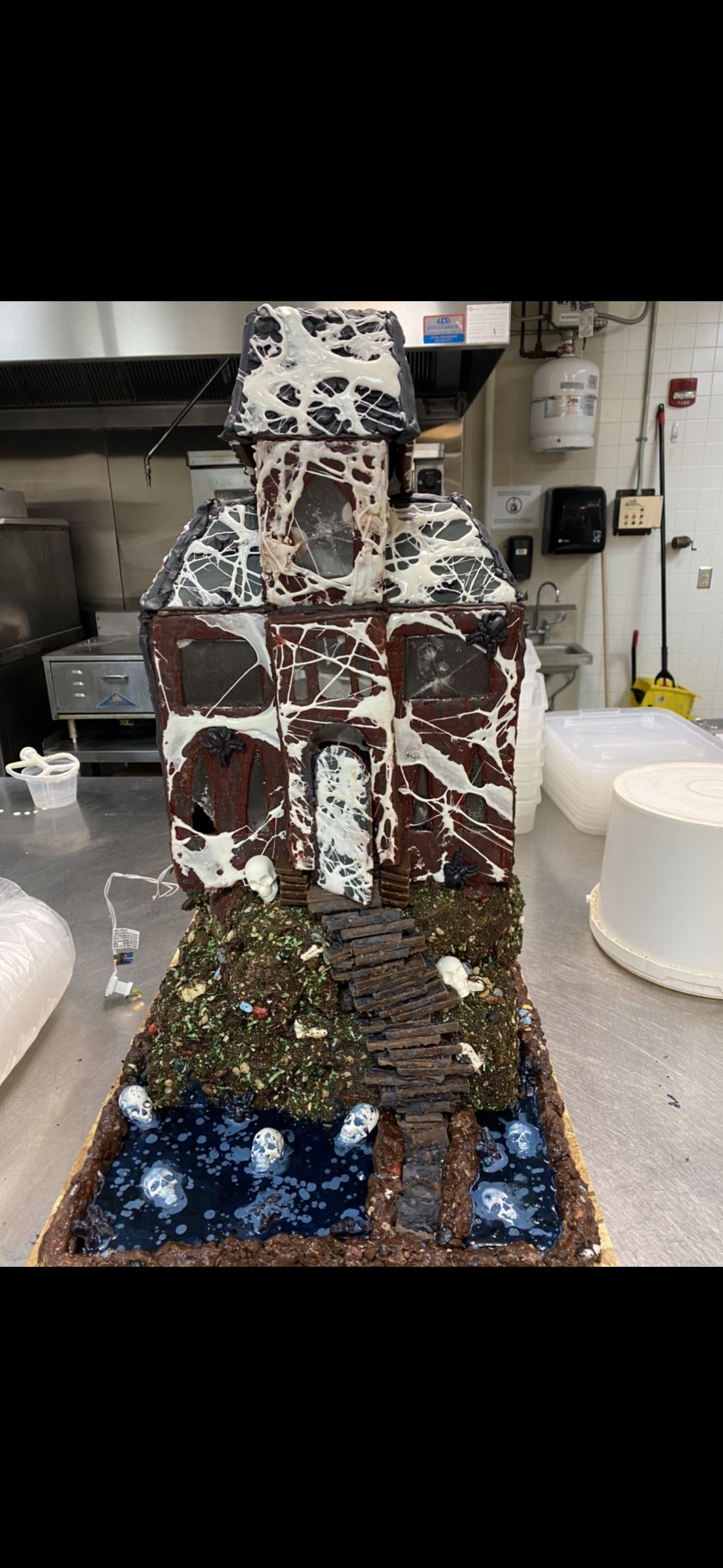 Haunted Gingerbread Display : 9 Steps (with Pictures) - Instructables