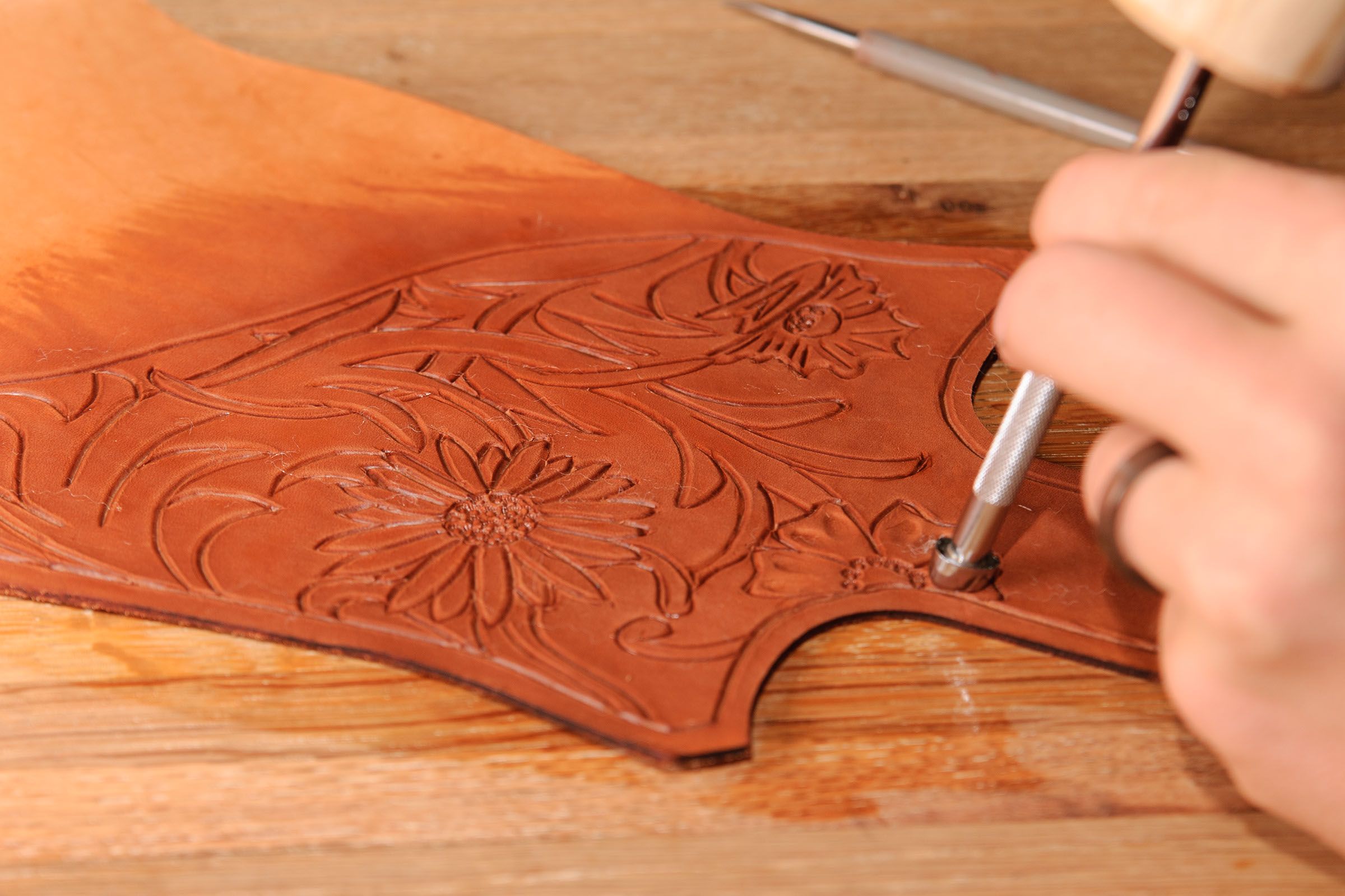 Tooling a Simple Leather Purse : 8 Steps (with Pictures) - Instructables