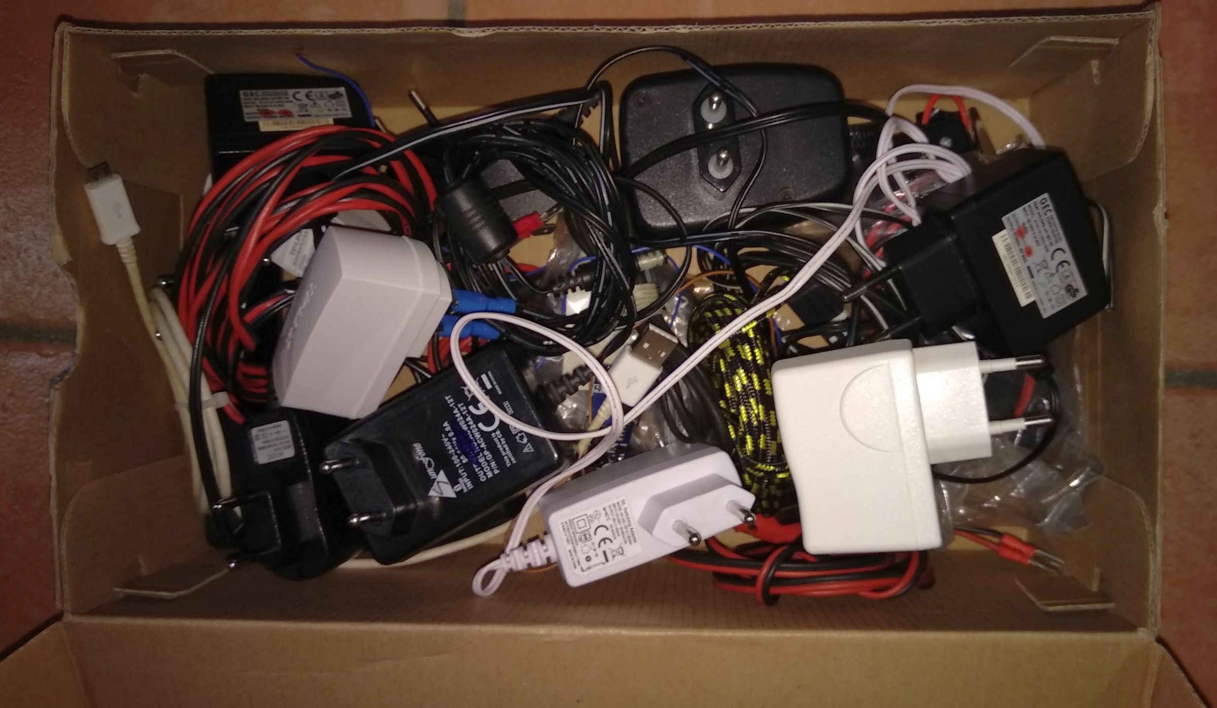 LED Emergency Lamp (Mostly Reclaimed) : 4 Steps - Instructables