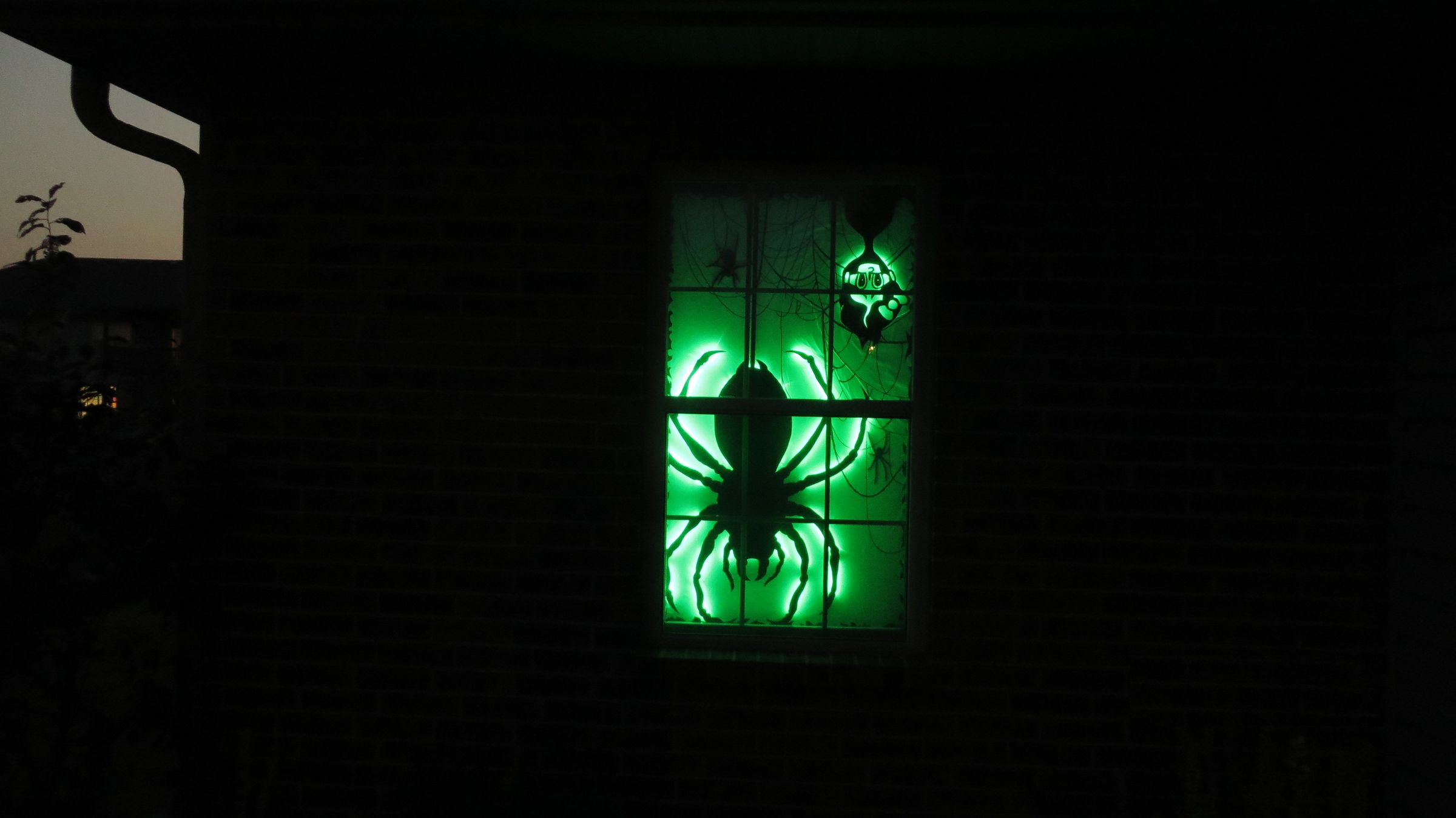 Toxic Green Safety Spider : 9 Steps (with Pictures) - Instructables