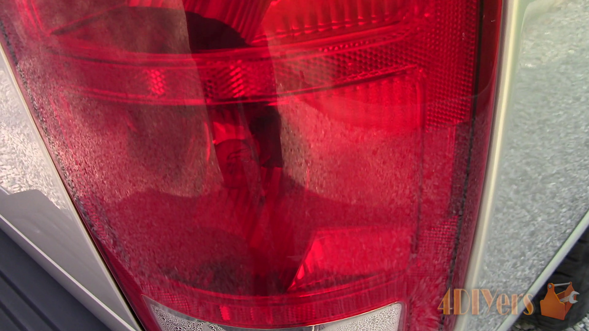 How to Solve Moisture or Condensation Issues in Your Lights : 8 Steps ...