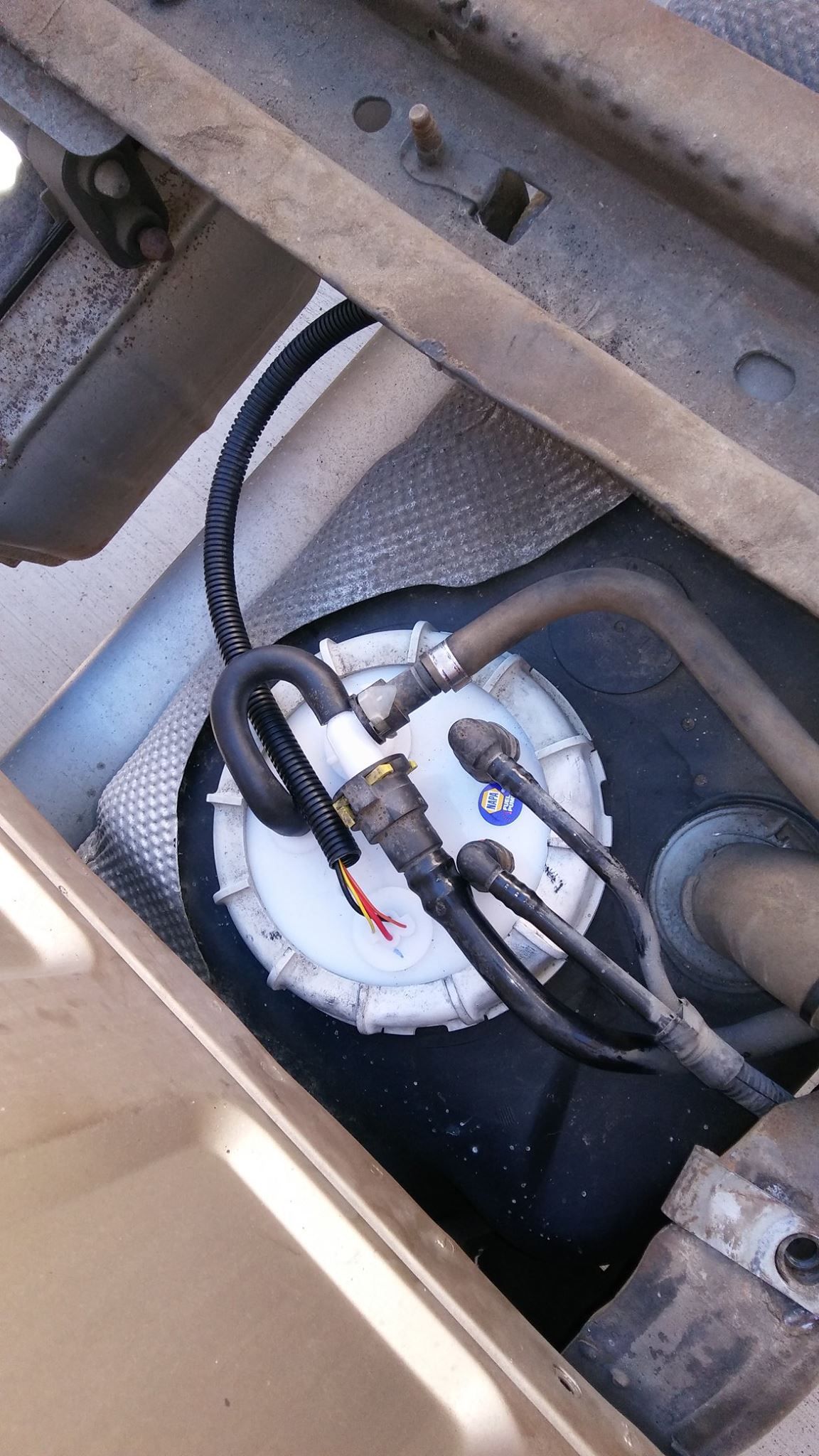 2001 Ford Ranger Fuel Pump and Float Assembly Replacement : 11 Steps ...