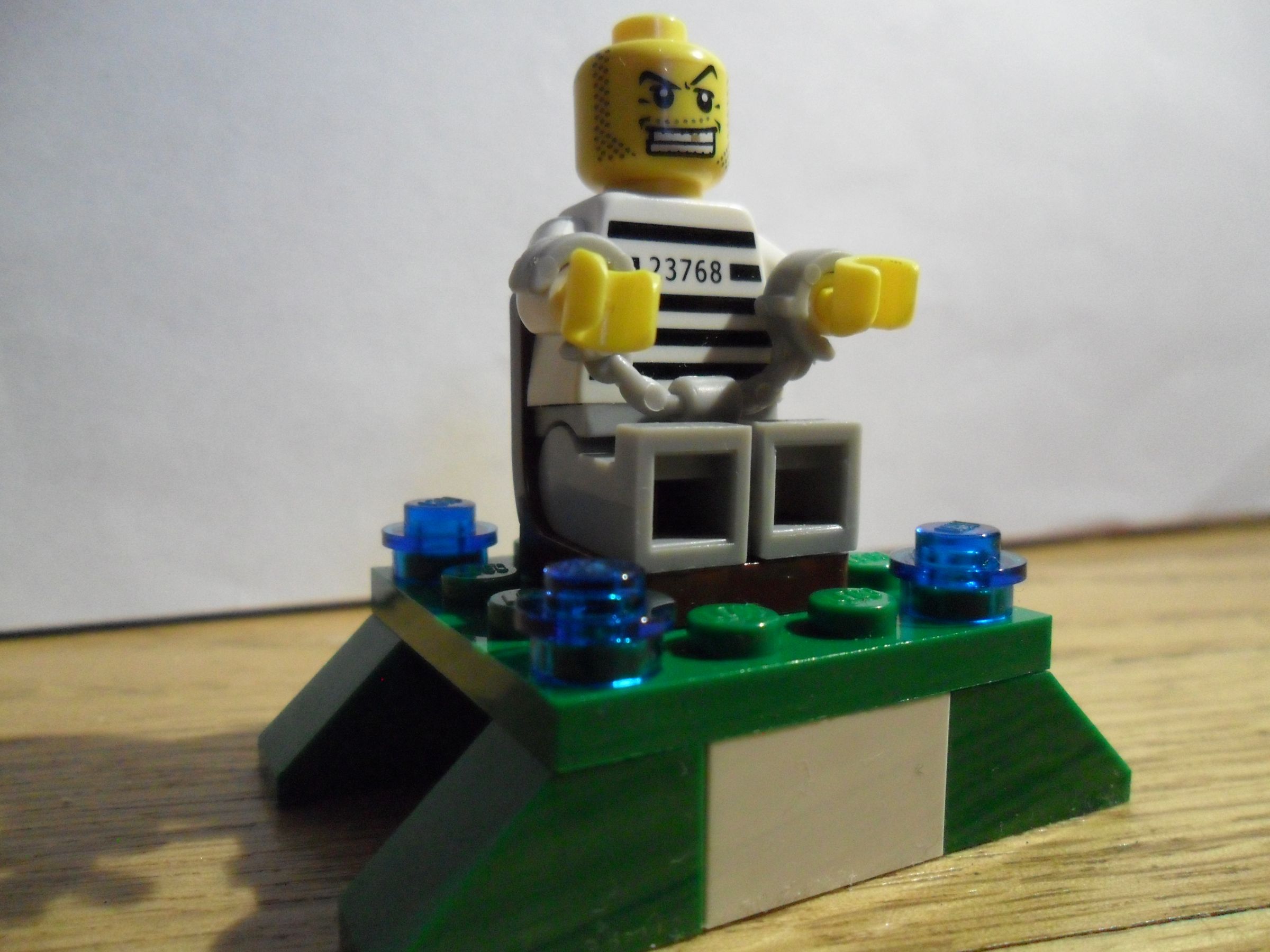 Lego Minifigure Throne : 5 Steps - Instructables