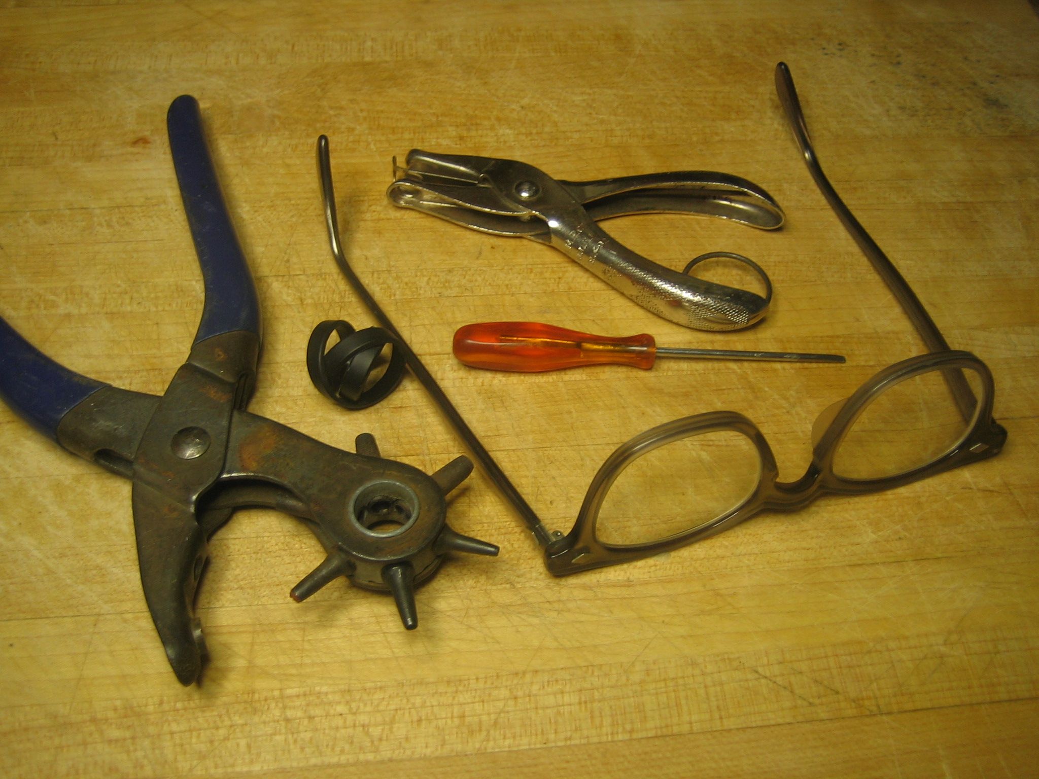 Fix Loose Eyeglasses With a Rubber Band : 5 Steps (with Pictures ...