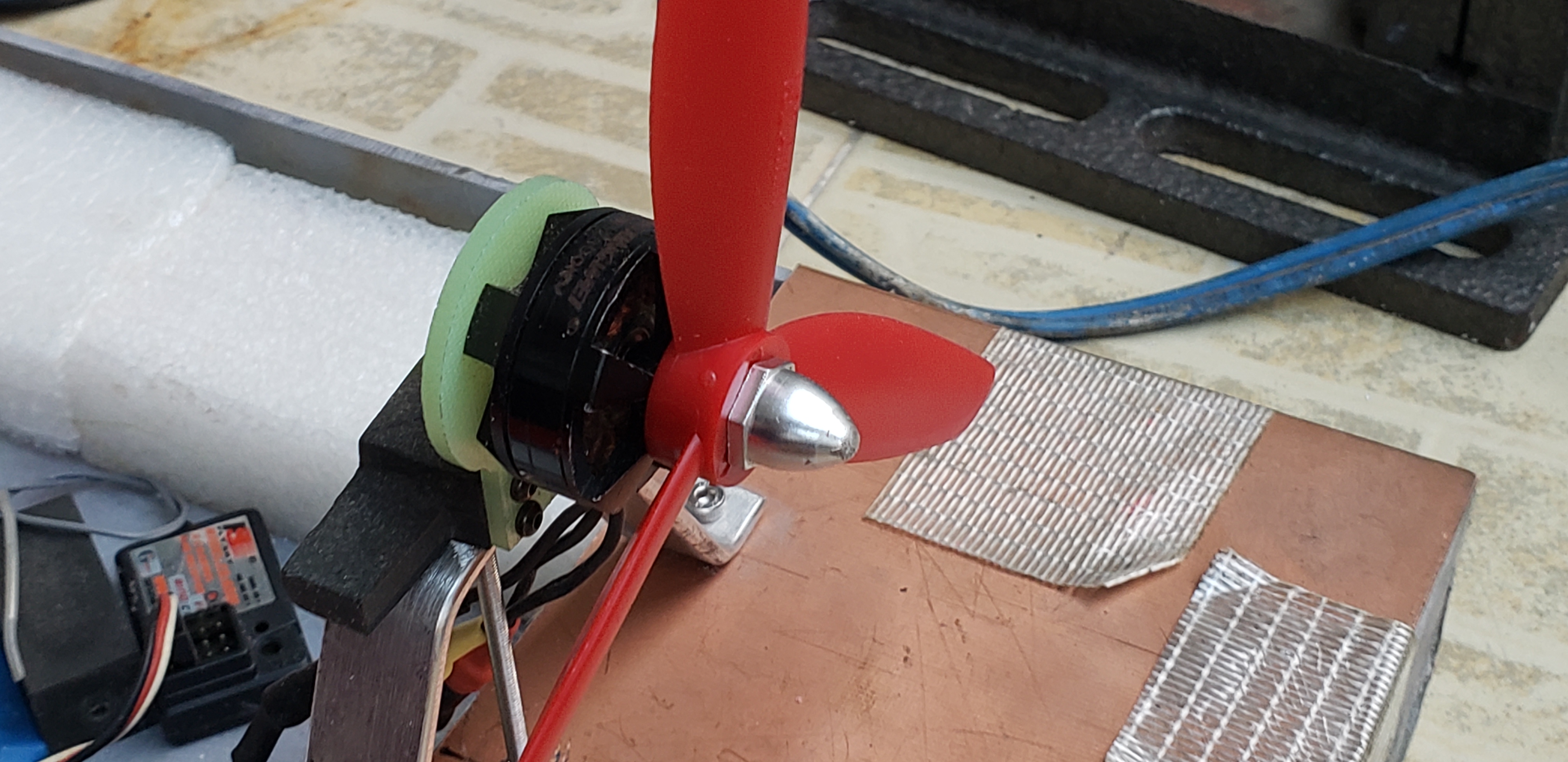 DIY Simple RC Airboat - 3s 2300kv 6in Triple-props : 5 Steps ...