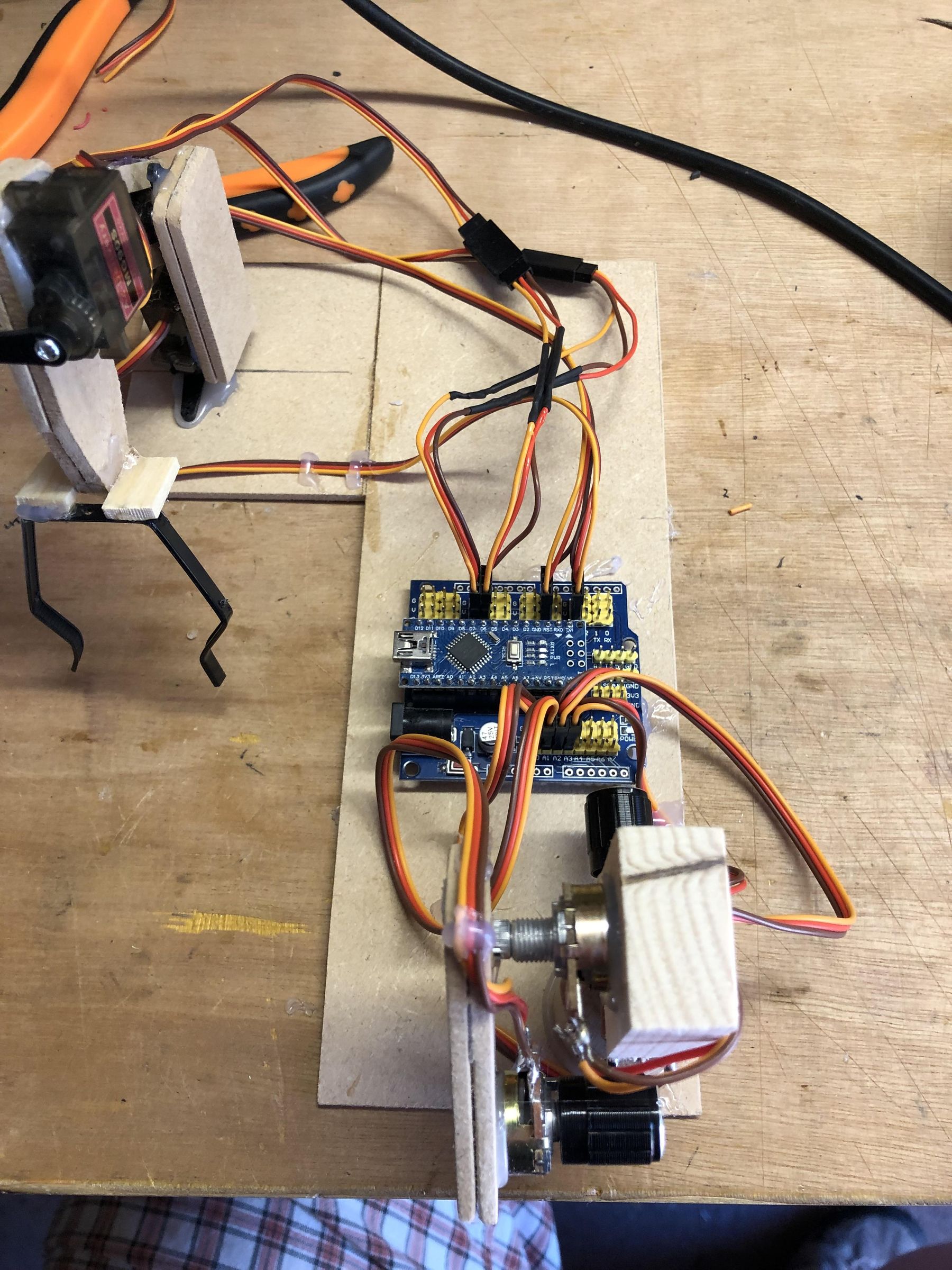 Hot Glue Micro Servo Robot Arm : 6 Steps (with Pictures) - Instructables