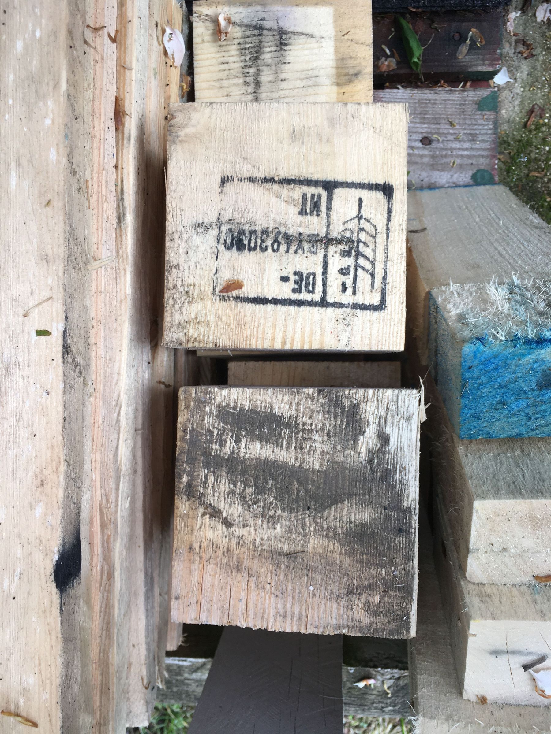 Pallet Sand Pit - DIY in 2 Hours From 2 Pallets! : 12 Steps (with ...