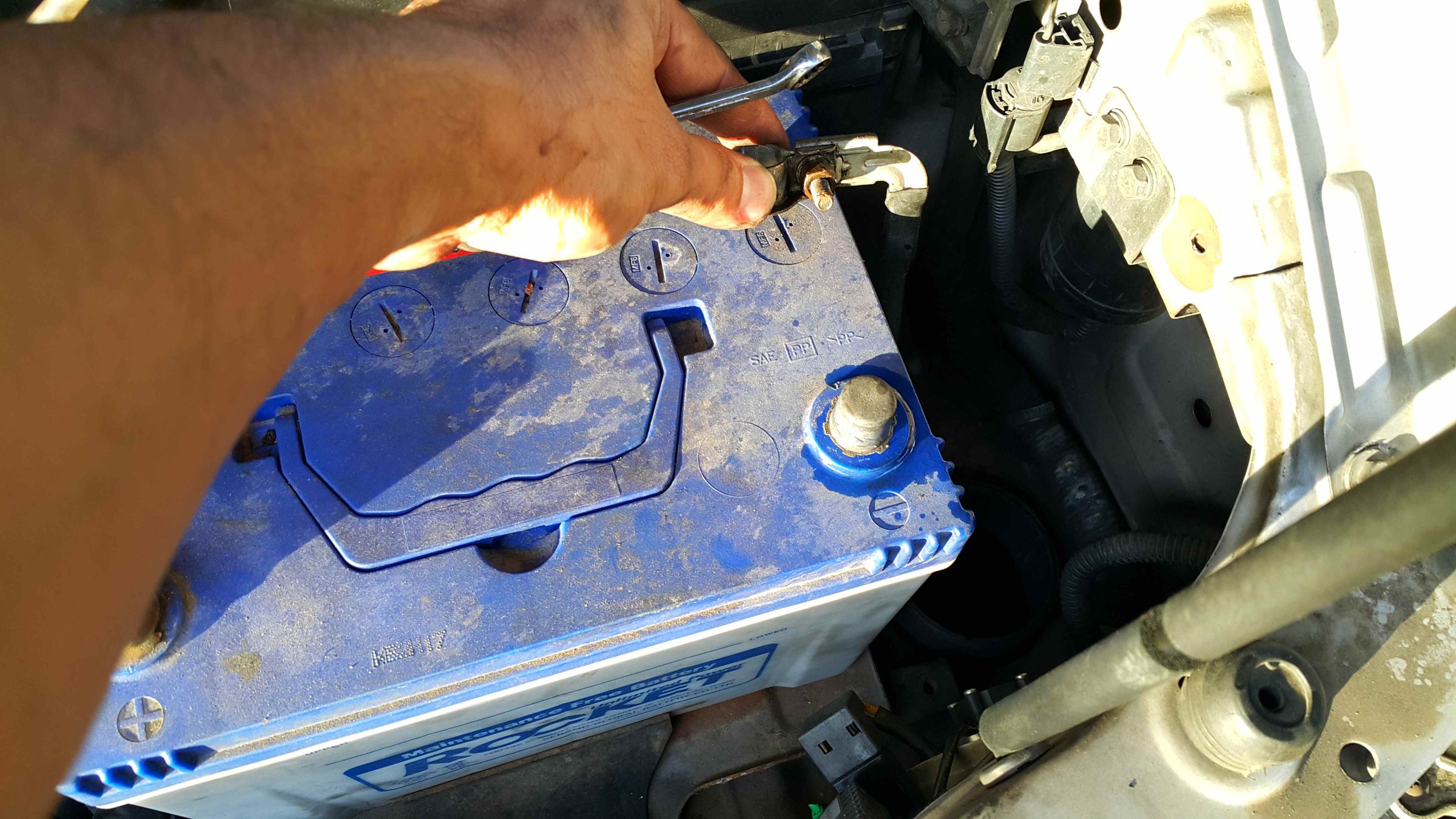 Replacing an Aged Oxygen Sensor (Hyundai Trajet). : 3 Steps - Instructables