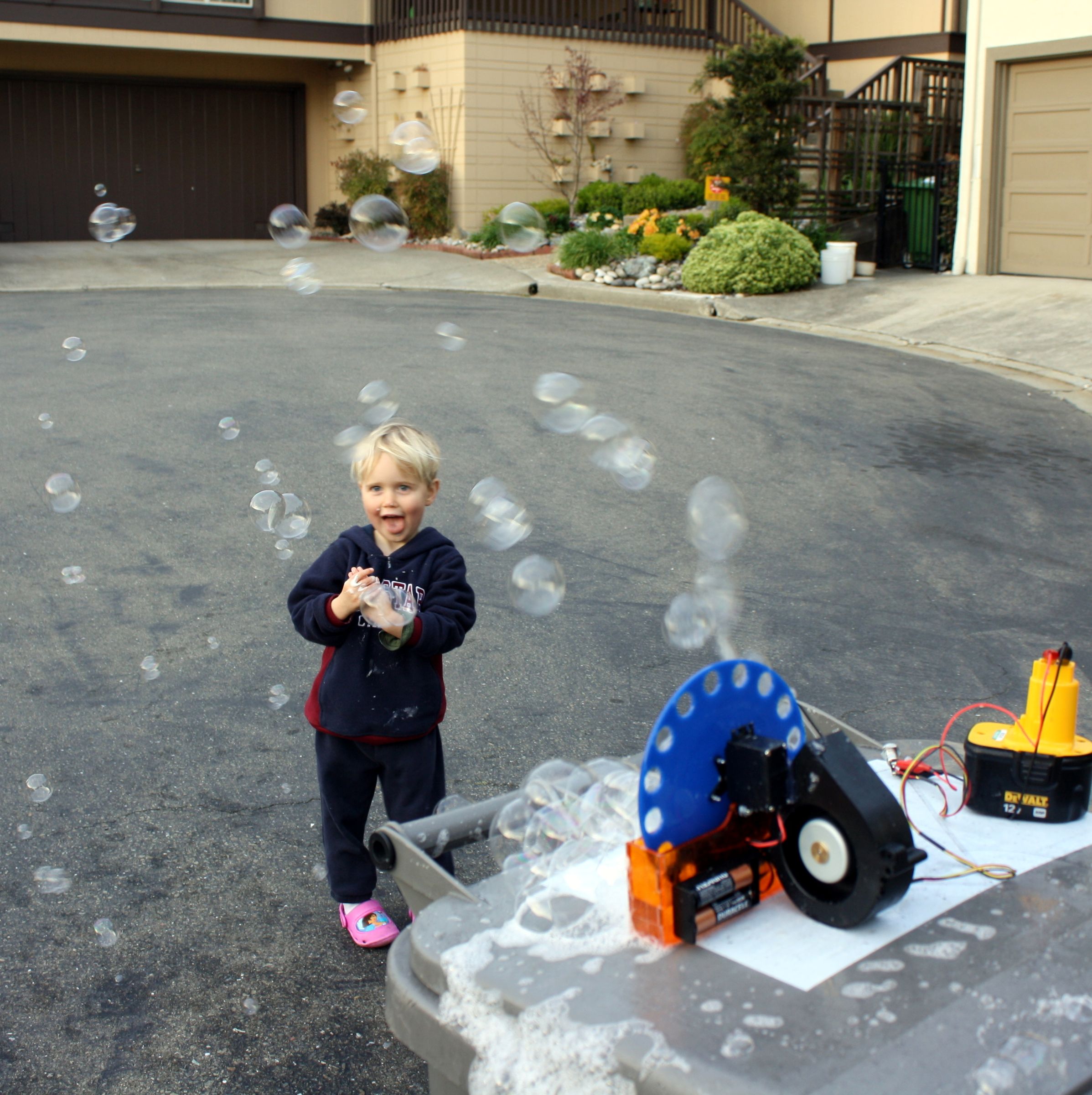 Bubble Machine : 8 Steps (with Pictures) - Instructables