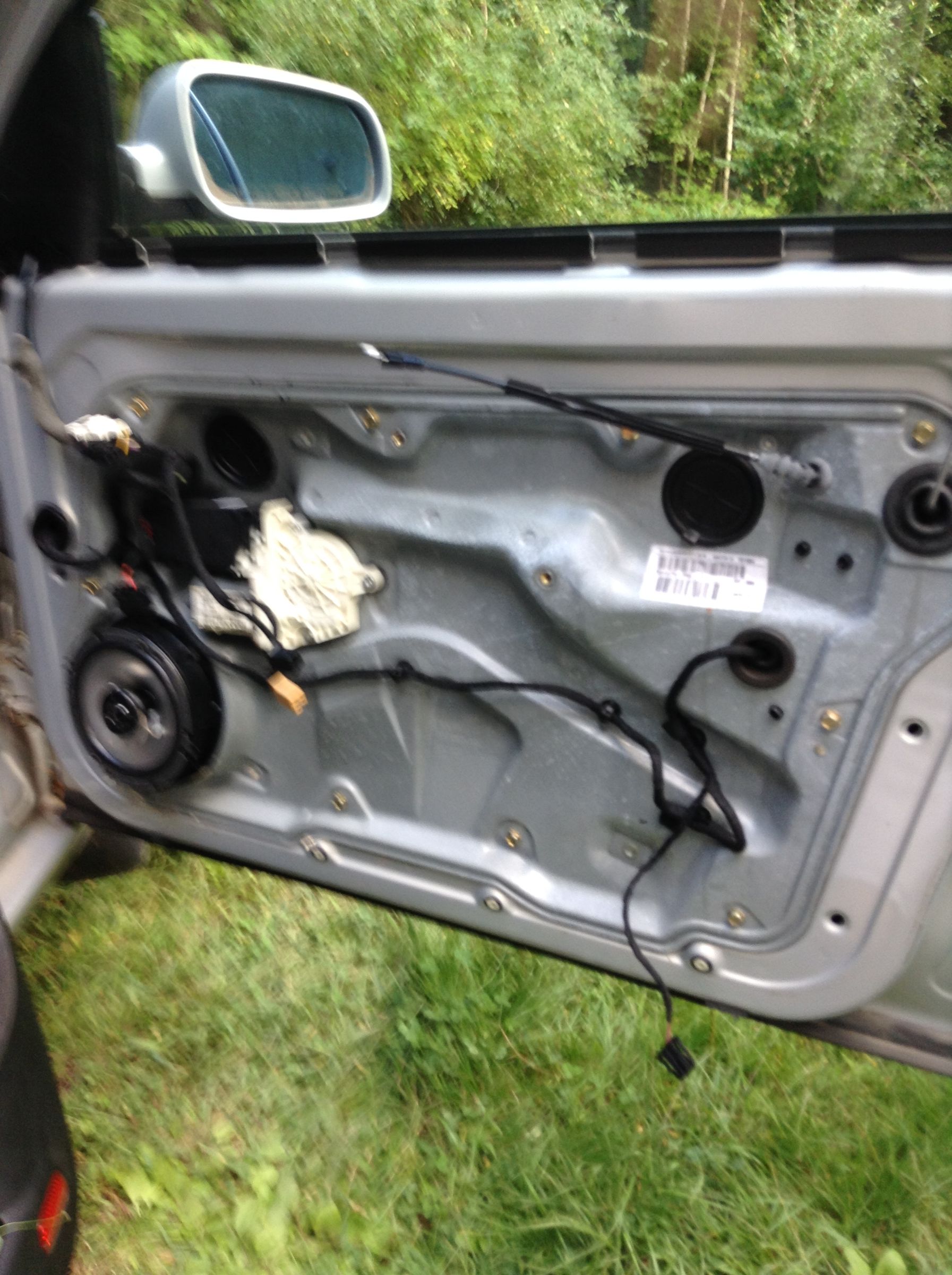 Volkswagen Car Door Disassembly and Reassembly : 4 Steps - Instructables