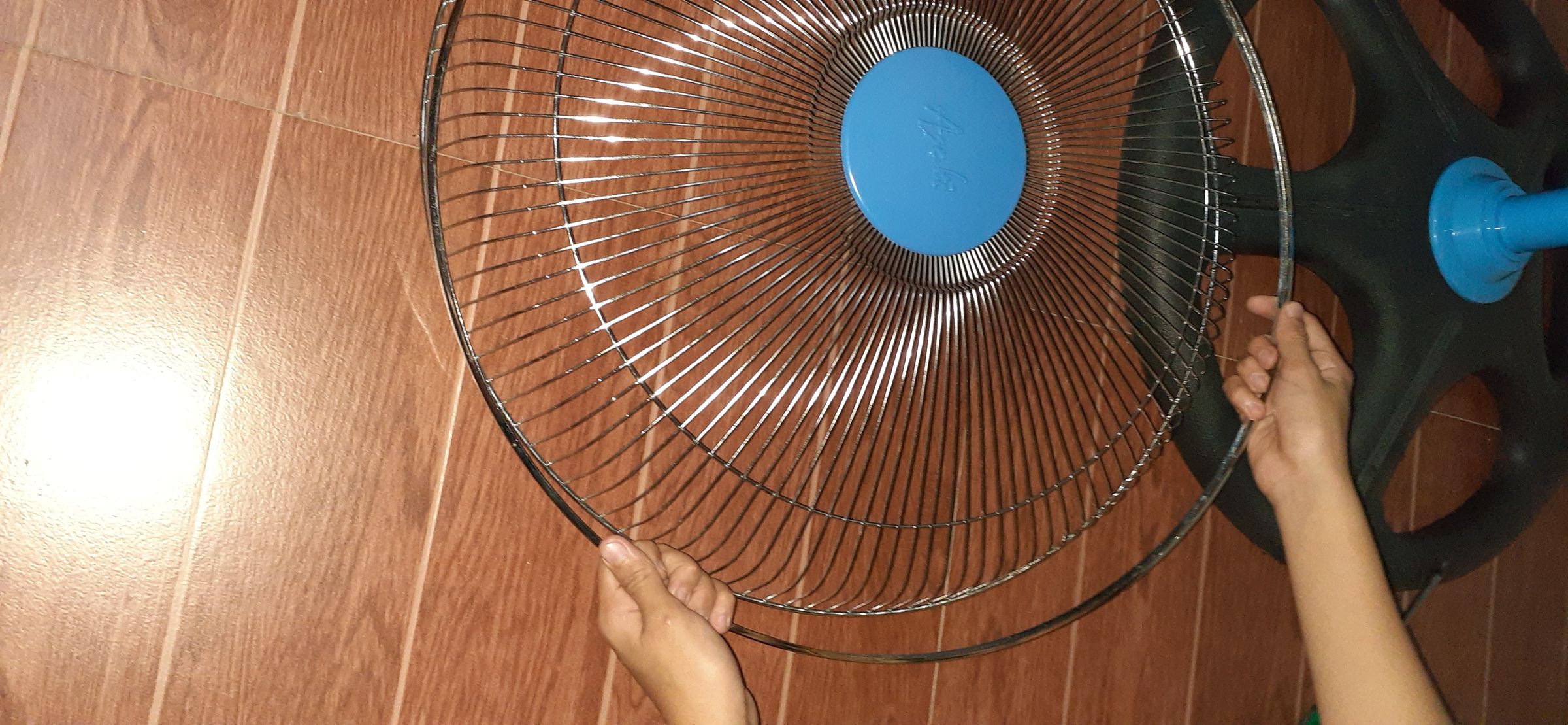 How to Assemble a Pedestal Electric Fan? : 12 Steps - Instructables