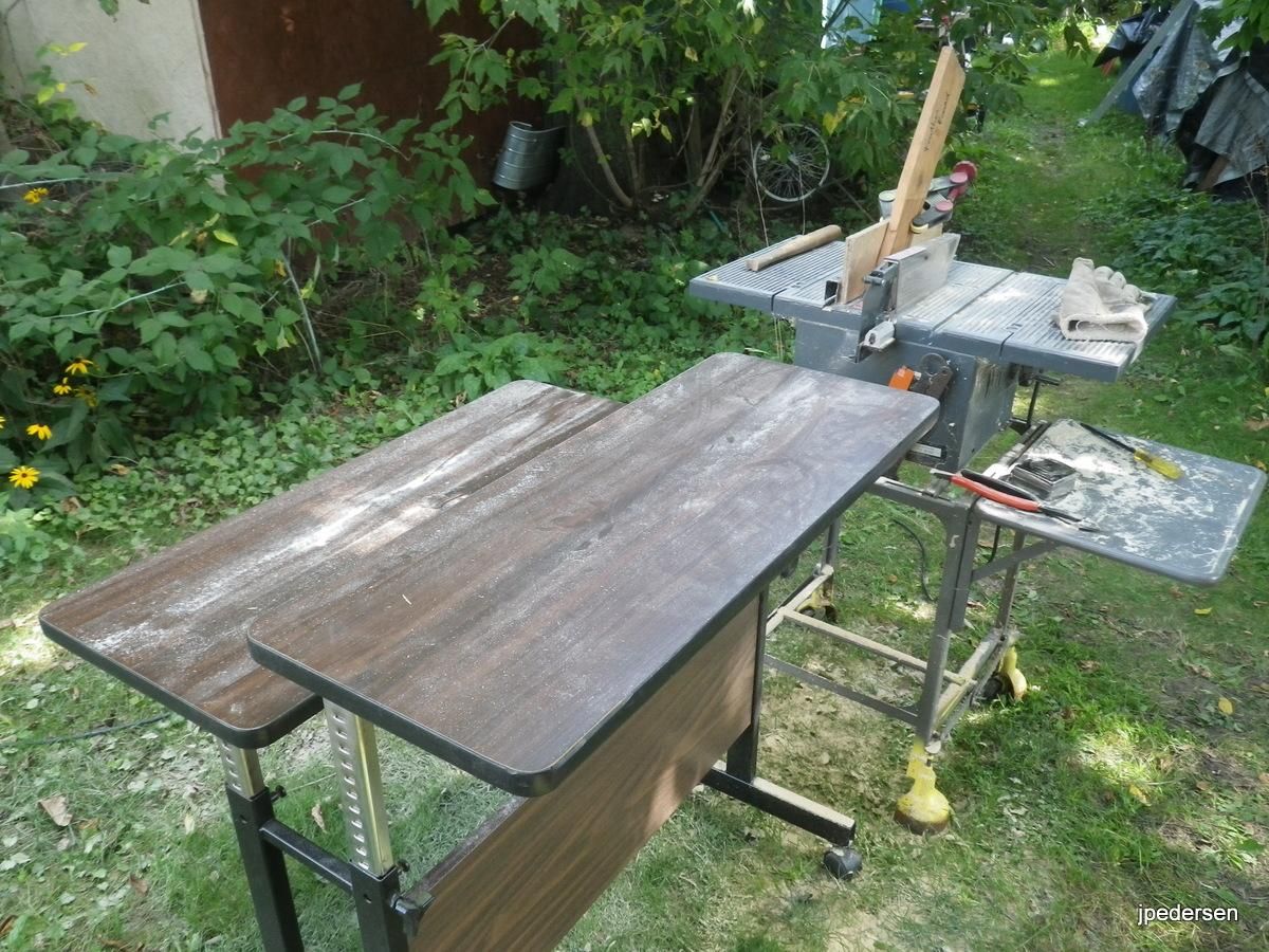 A Versatile Outfeed Table for a Table Saw. - Instructables
