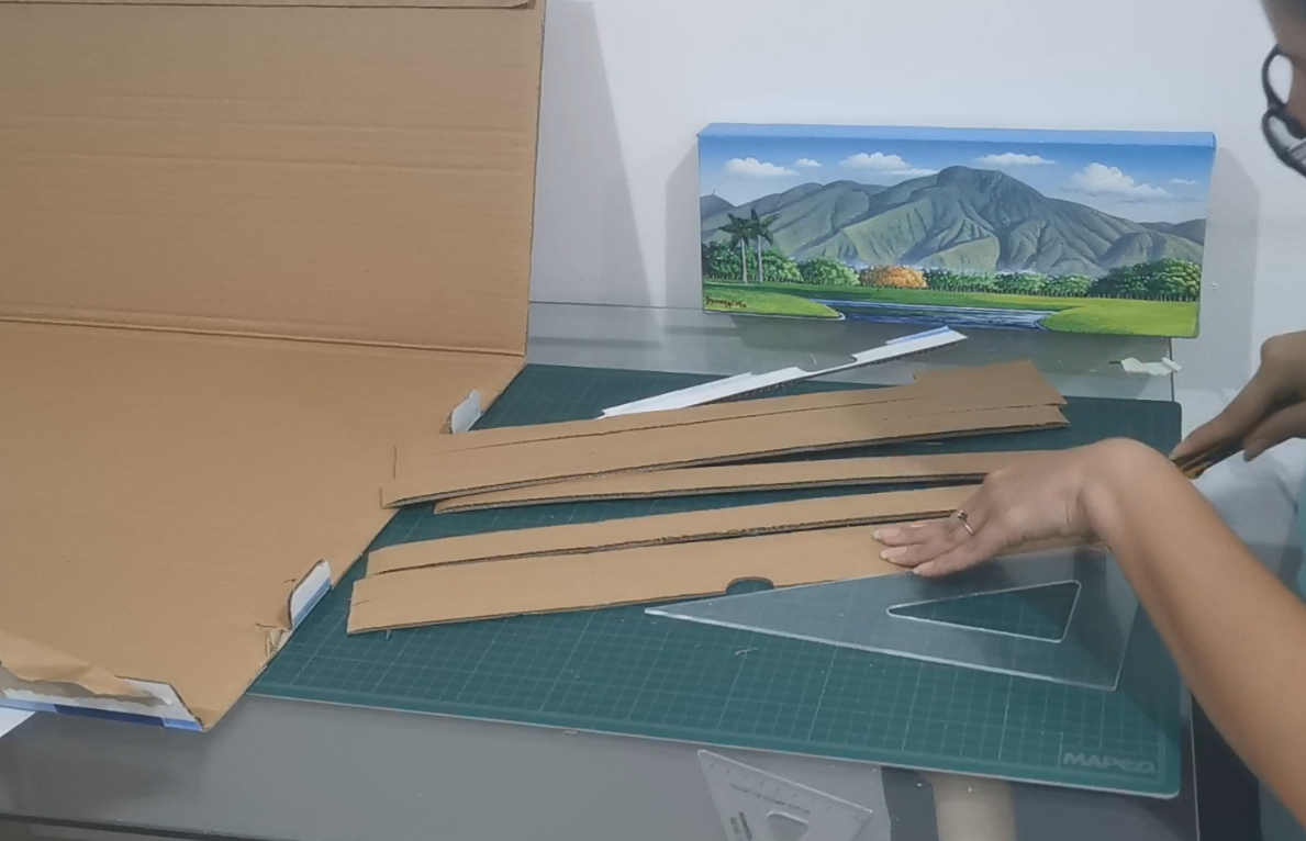 Cardboard Lapdesk : 16 Steps (with Pictures) - Instructables