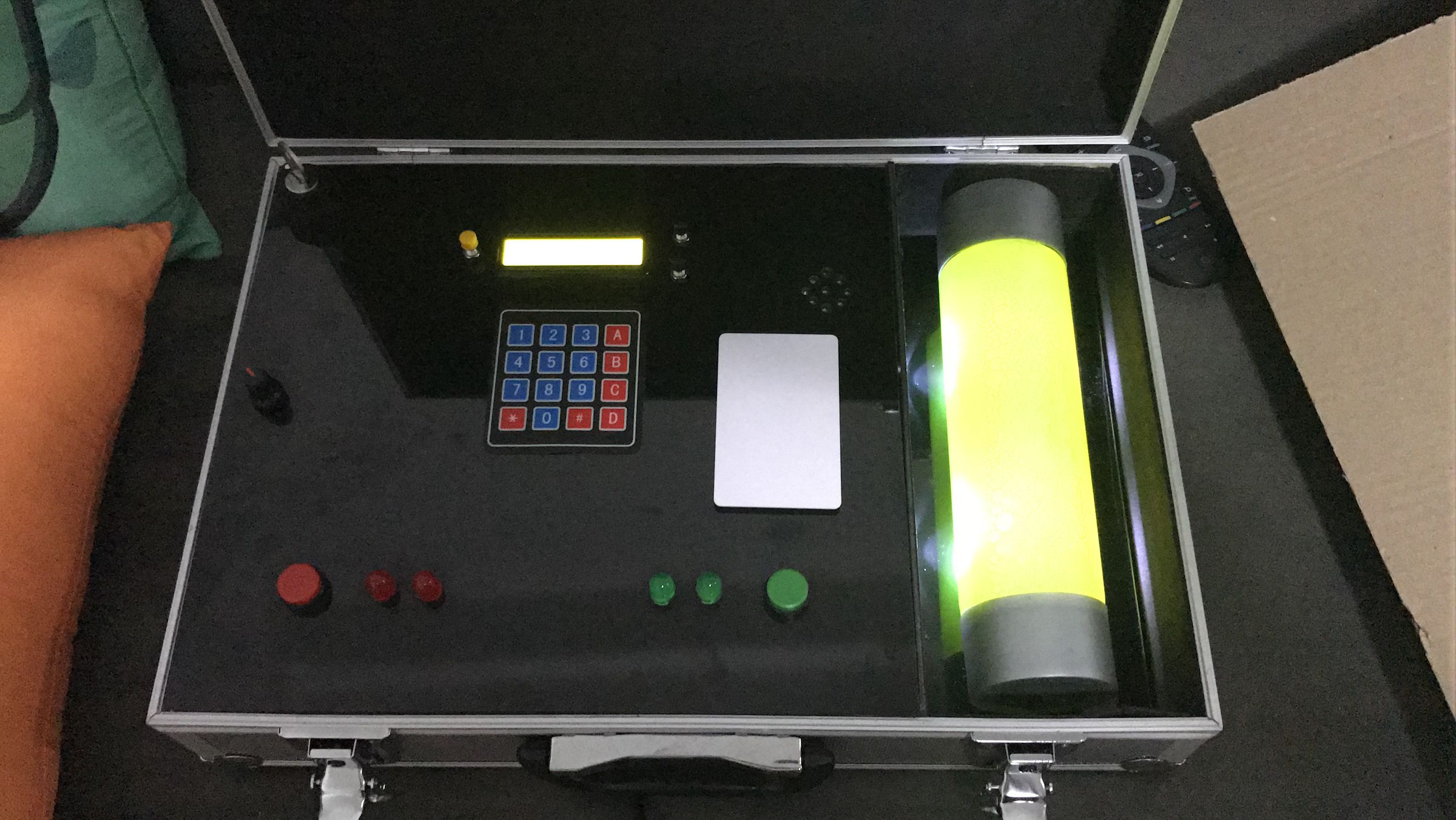 Prop Bomb : 6 Steps - Instructables