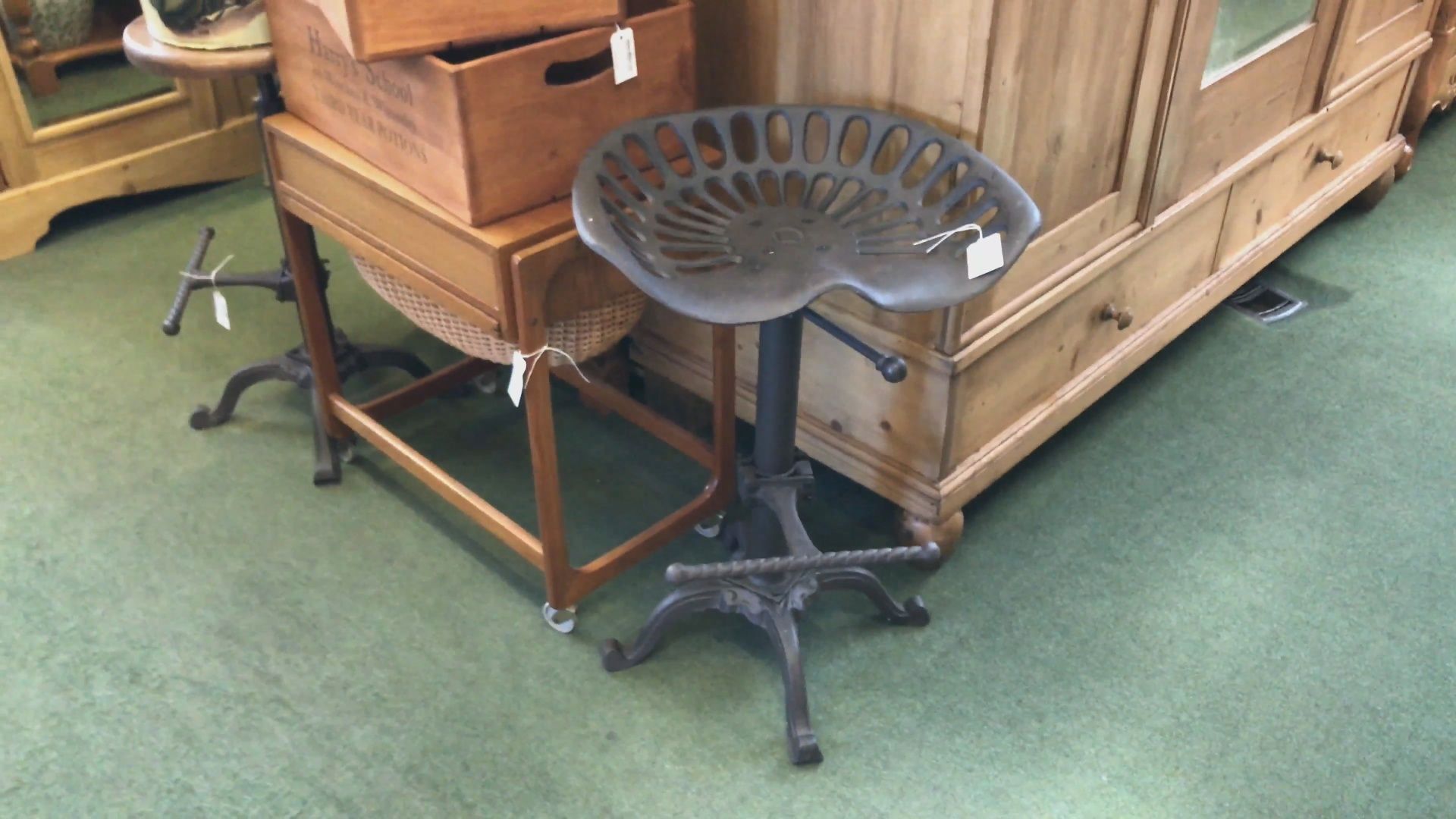 Carving a Workshop Stool With an Angle Grinder for Alec Steele : 6 ...