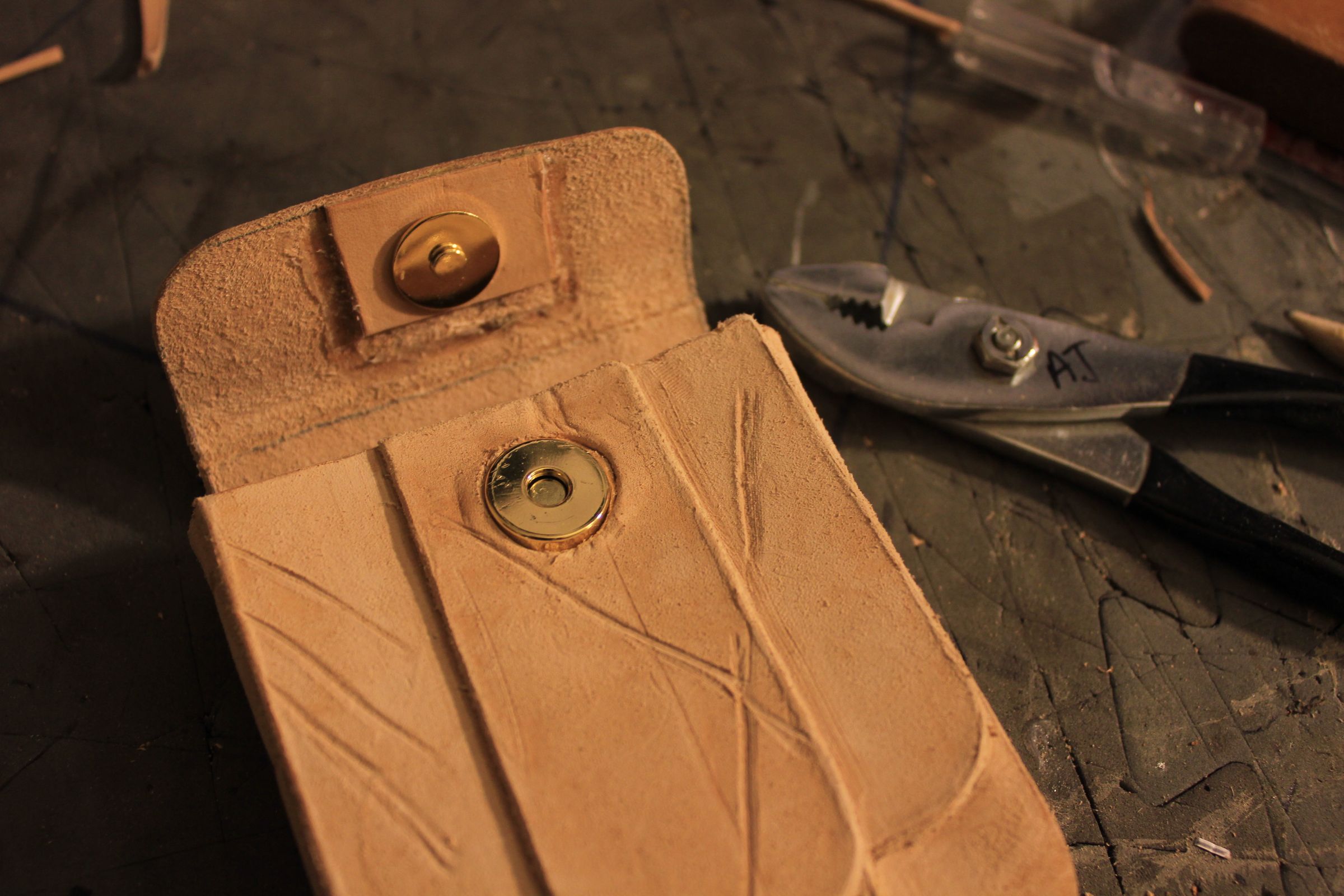Leather Pouch Tutorial & Intro to Basic Leather Working : 11 Steps ...