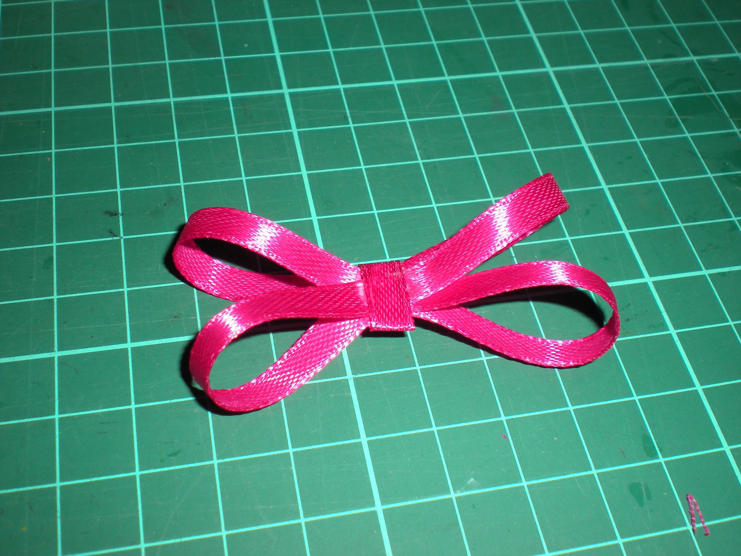 Easy Ribbon Bow (2 Mins! No Sew!) : 9 Steps (with Pictures) - Instructables