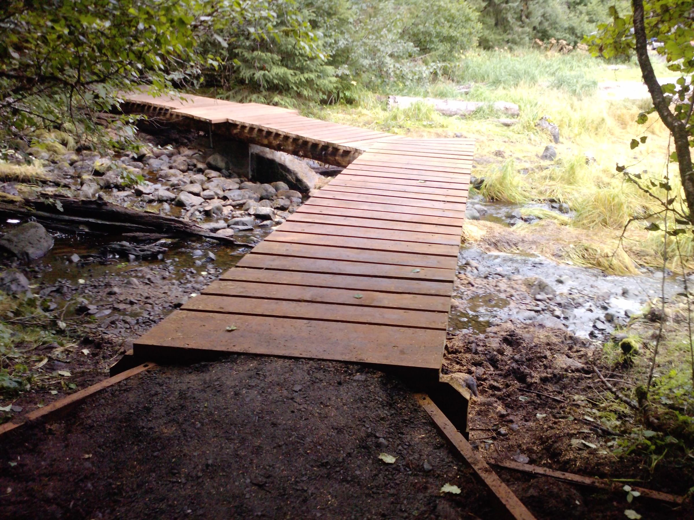 A Cantilevered Foot Bridge Out of Logs - With a Hut! : 9 Steps (with ...