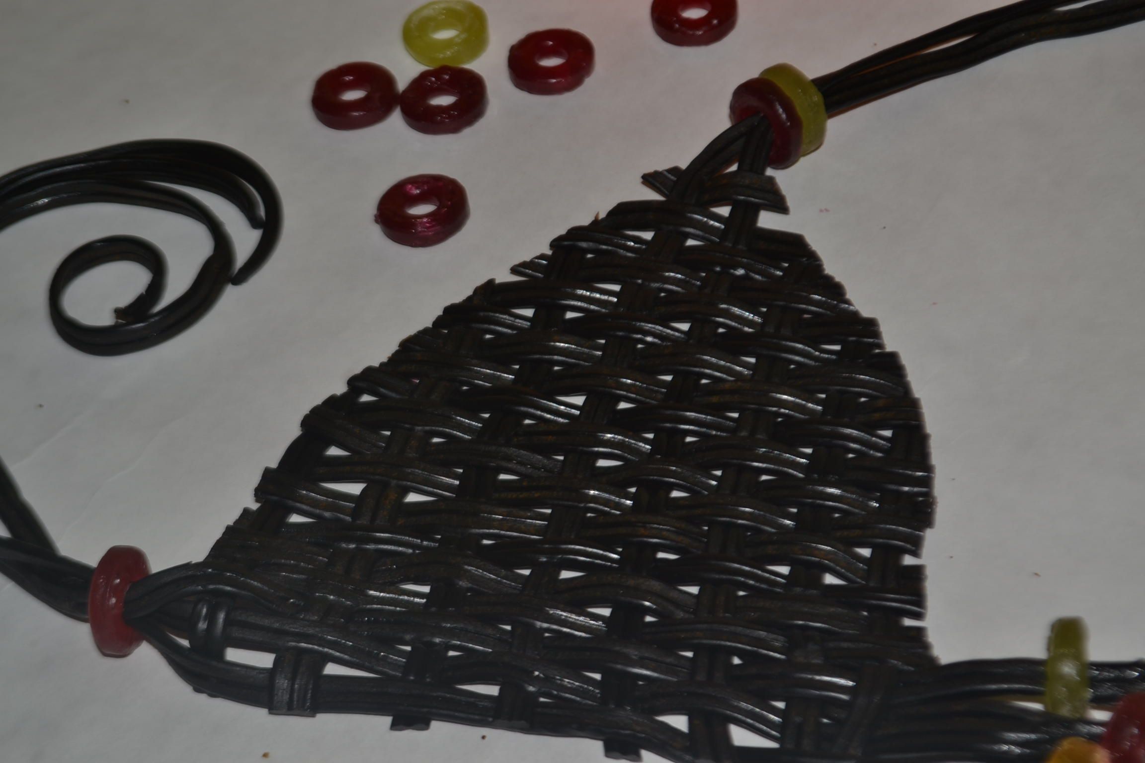 ♥WOVEN EATABLE LICORICE STRINGS BRA♥ : 11 Steps (with Pictures ...