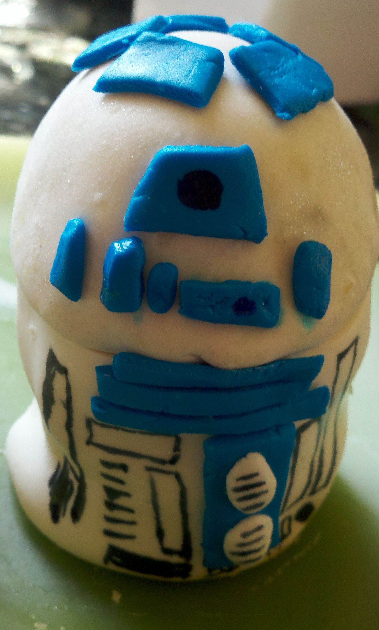 R2d2 Cupcake Cake