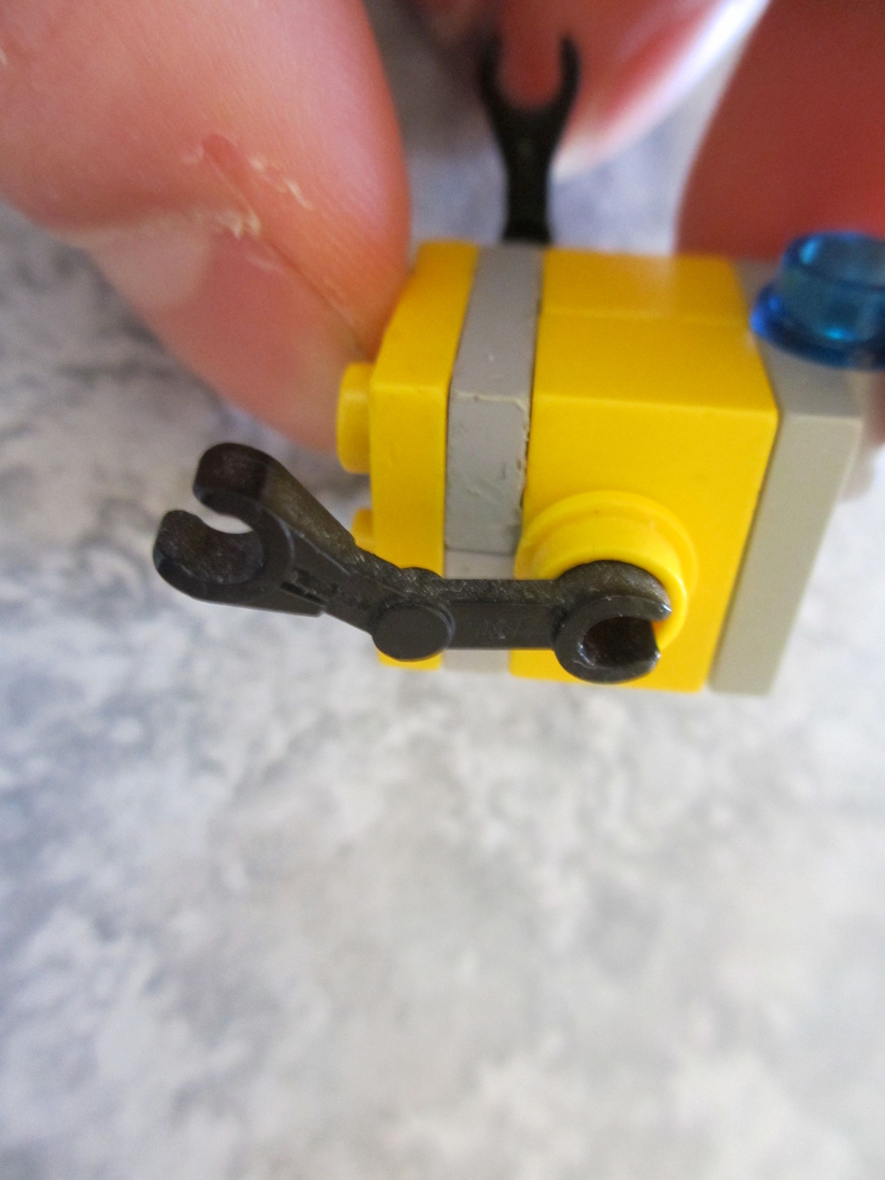Lego Claptrap : 8 Steps - Instructables