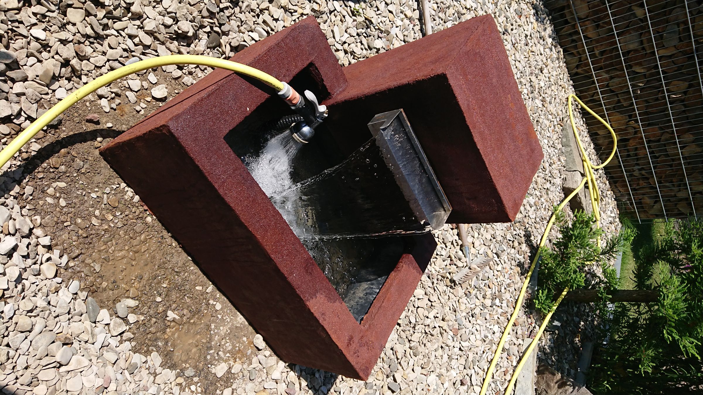 Cement Rusty Fountain : 5 Steps - Instructables