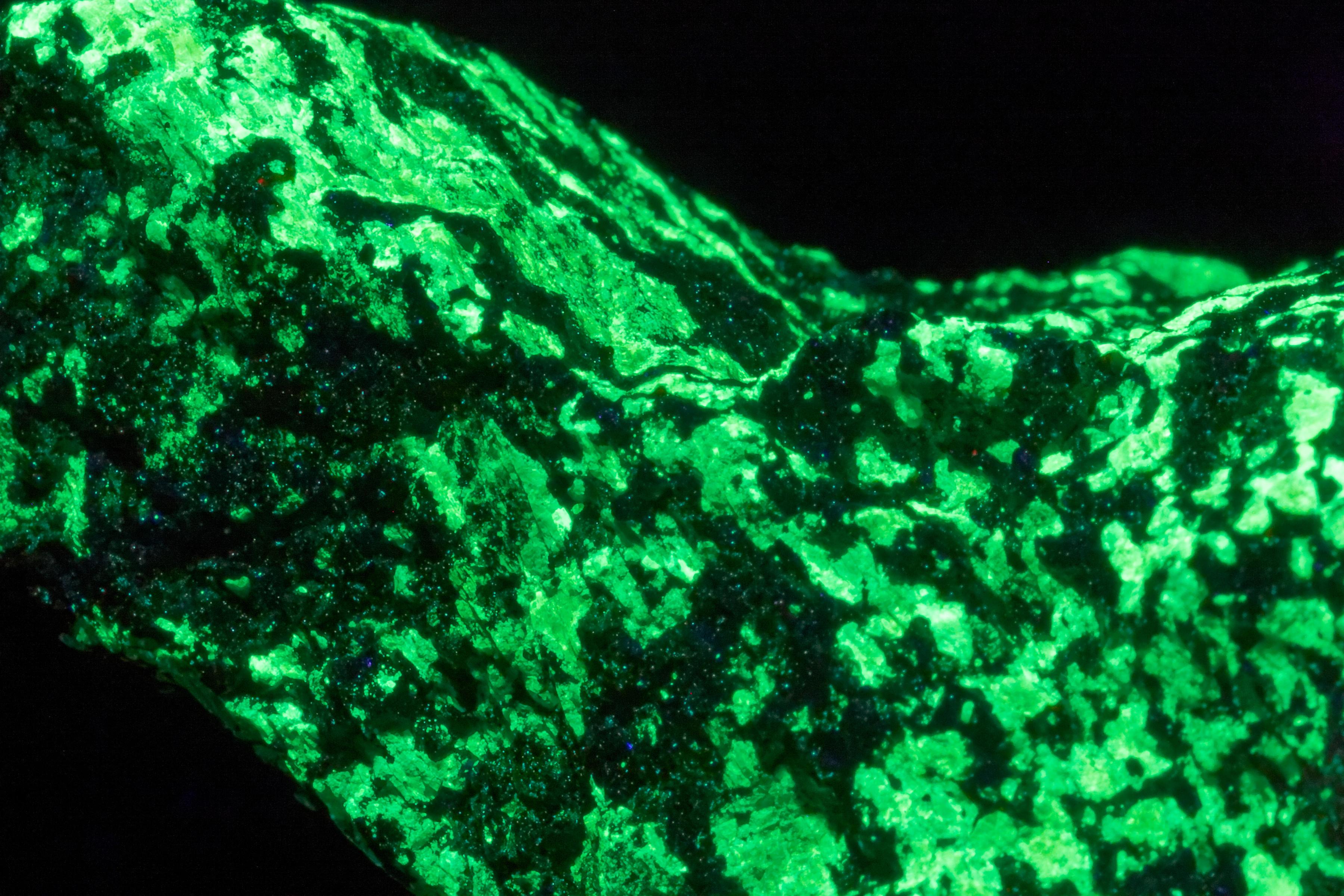 Build a Simple UV Photography Box : 25 Steps (with Pictures ...