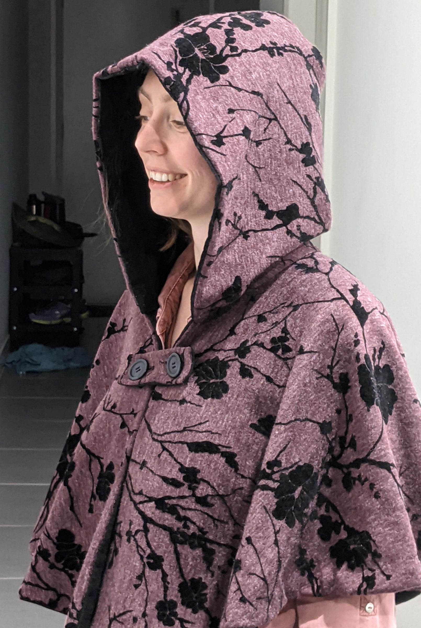 Cozy Reversible Hooded Capelet : 14 Steps (with Pictures) - Instructables