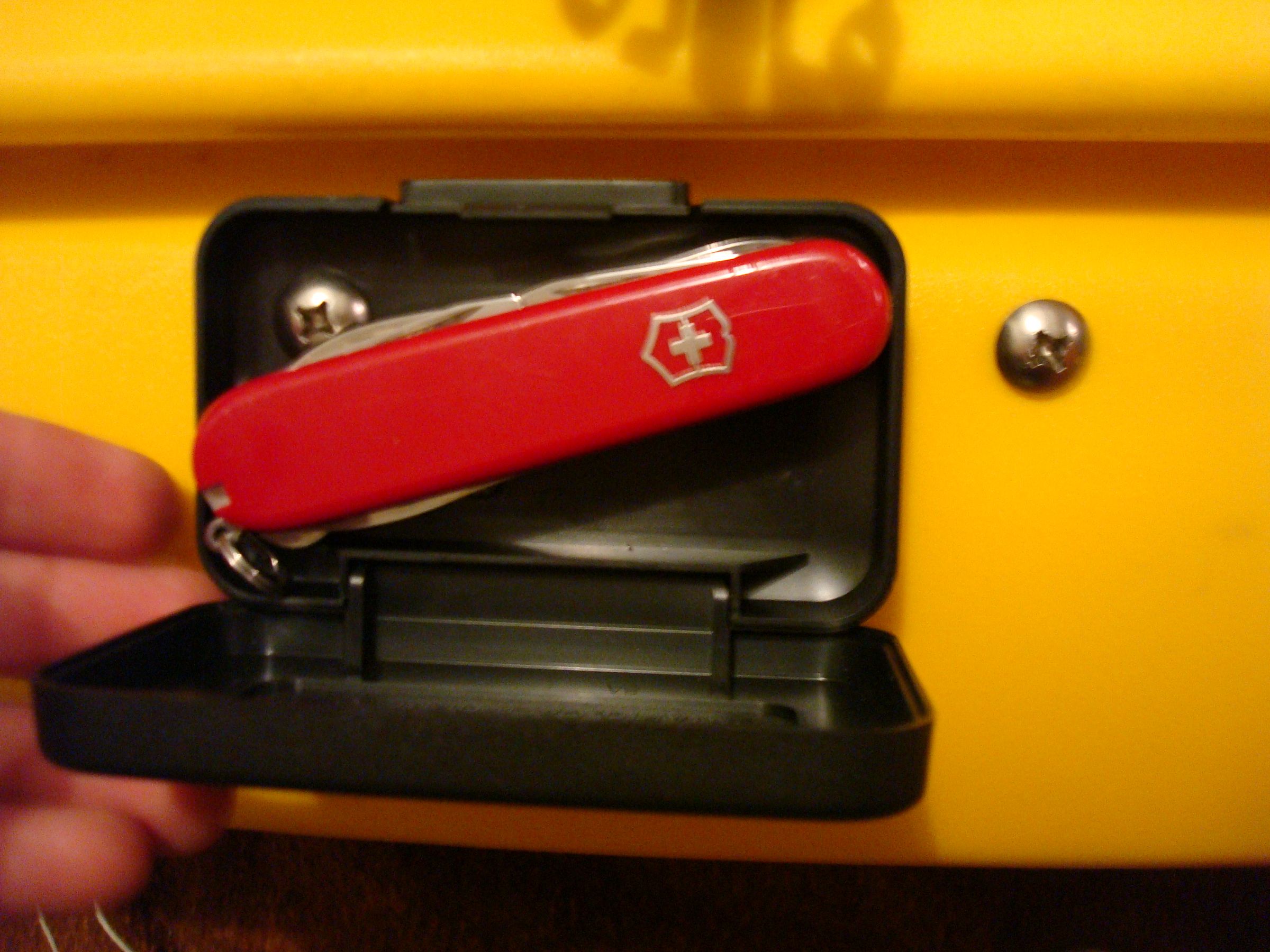 Rigging a SINK (sit-in-kayak) for Fishing : 4 Steps (with Pictures ...