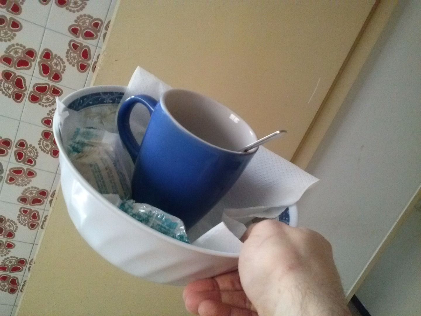 A One-handed Tray to Avoid Mess. : 5 Steps - Instructables