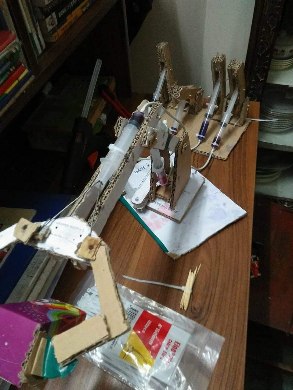 CARDBOARD Robotic Hydraulic Arm : 16 Steps (with Pictures) - Instructables