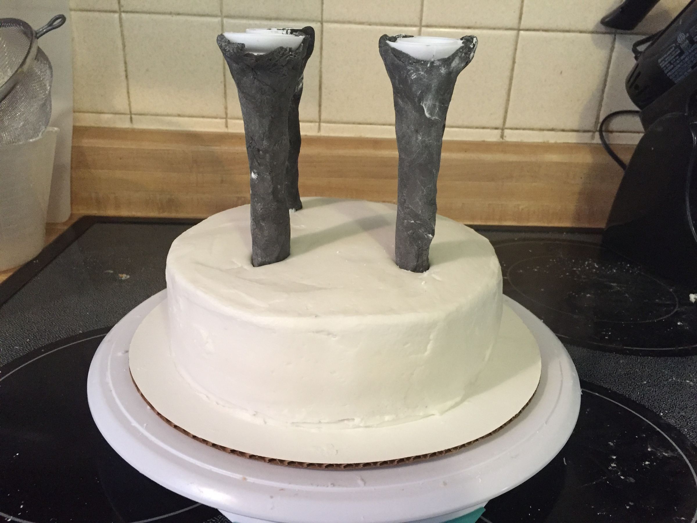 Ghoulishly Bleeding Wedding Cake : 5 Steps (with Pictures) - Instructables