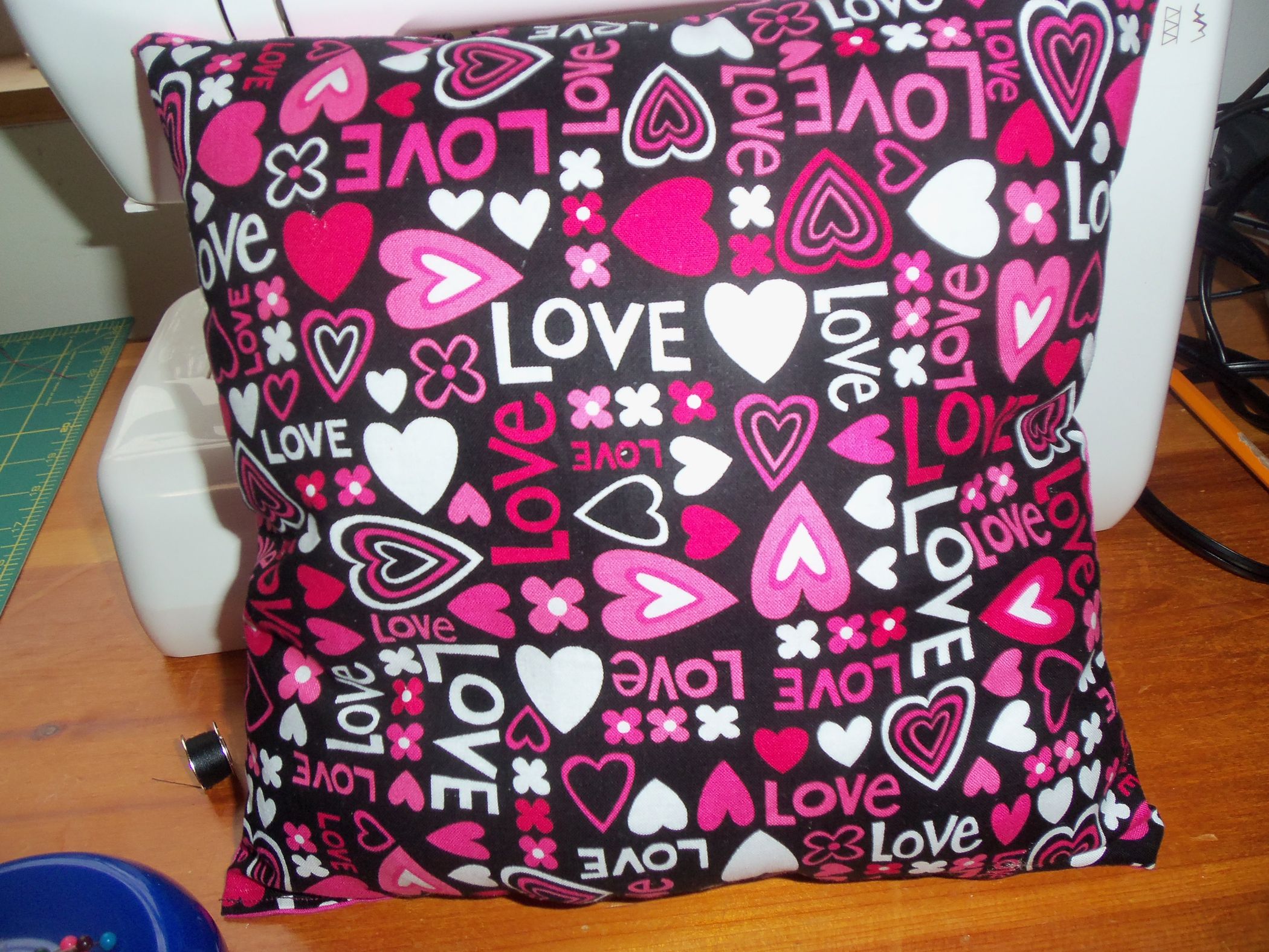 Easy Throw Pillow. : 11 Steps - Instructables