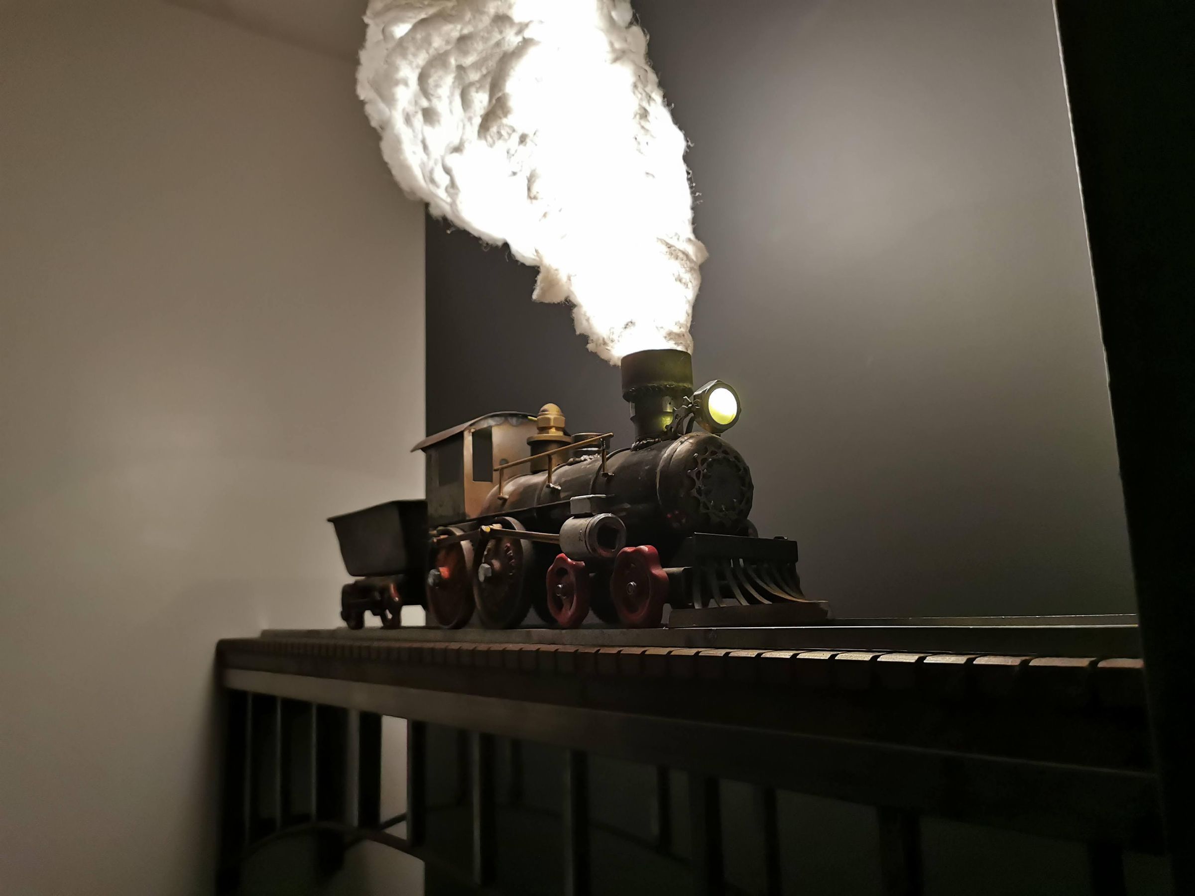 My ‘Light’ Engine Locomotive – a Unique Scrap Metal Train Lamp & Bridge ...