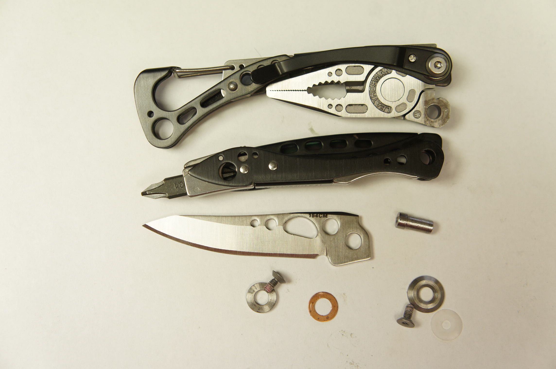 How to Take Apart and Reassemble a Leatherman Skeletool Multi-tool : 9 ...
