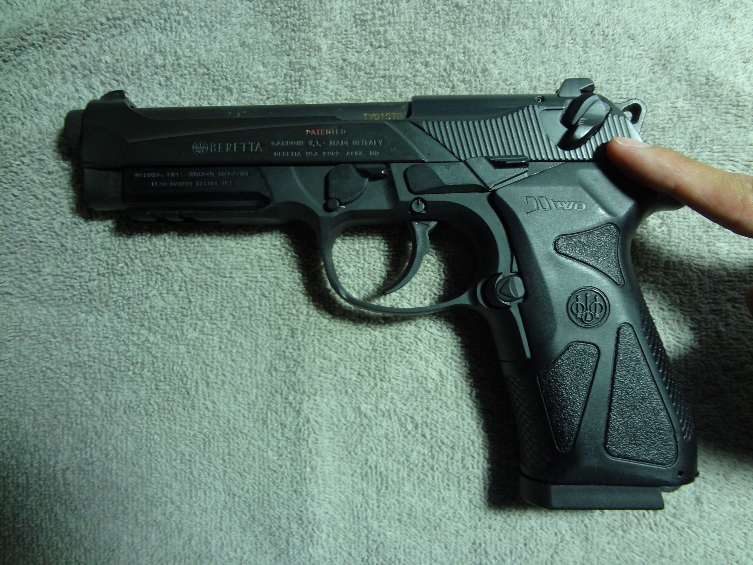 How to Load and Fire a .40 Caliber Pistol : 10 Steps - Instructables