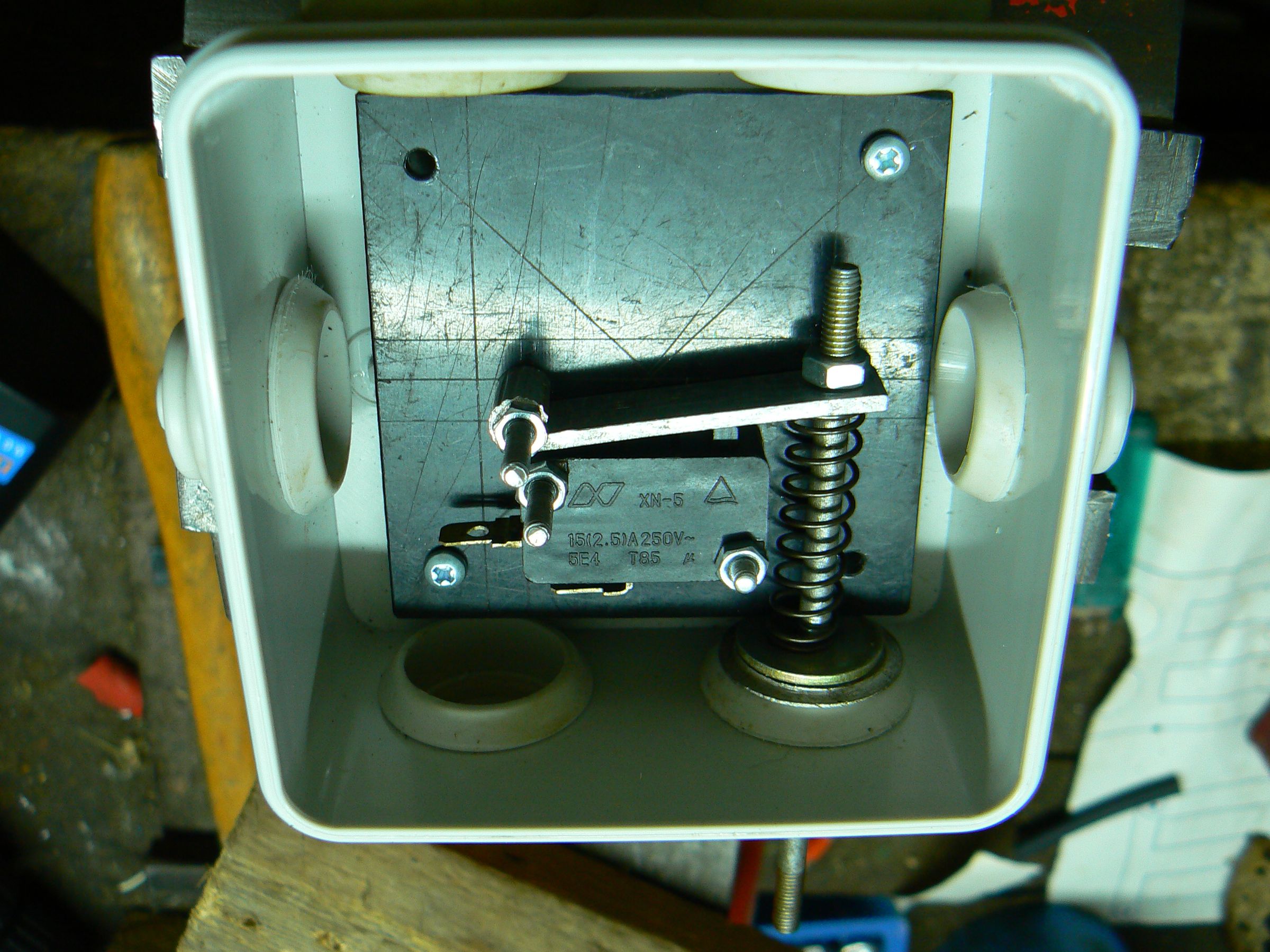 Simple Water Pump Protection Switch : 4 Steps - Instructables